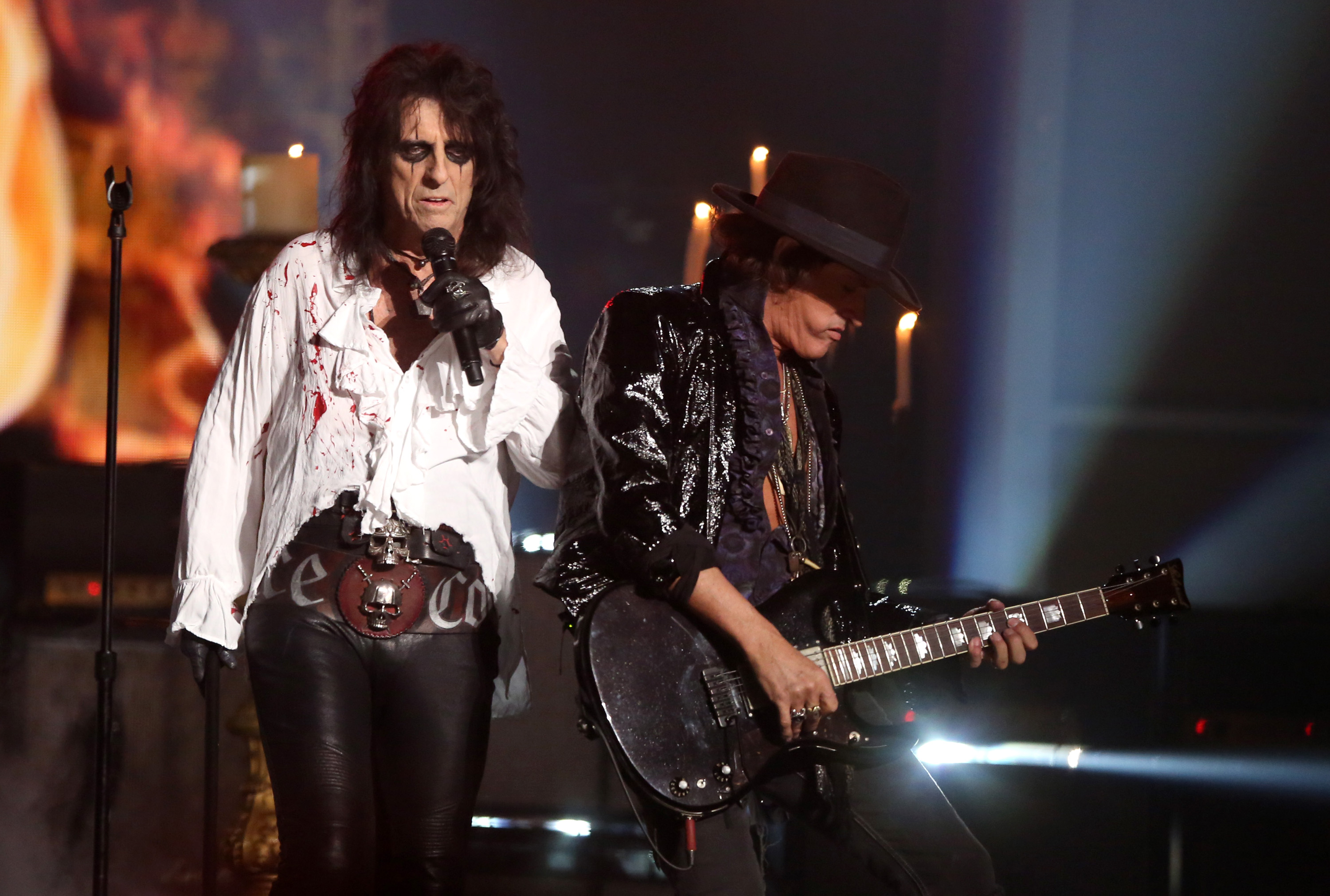Guitarist Joe Perry falls ill on stage, leaves show (Video) - WTOP News