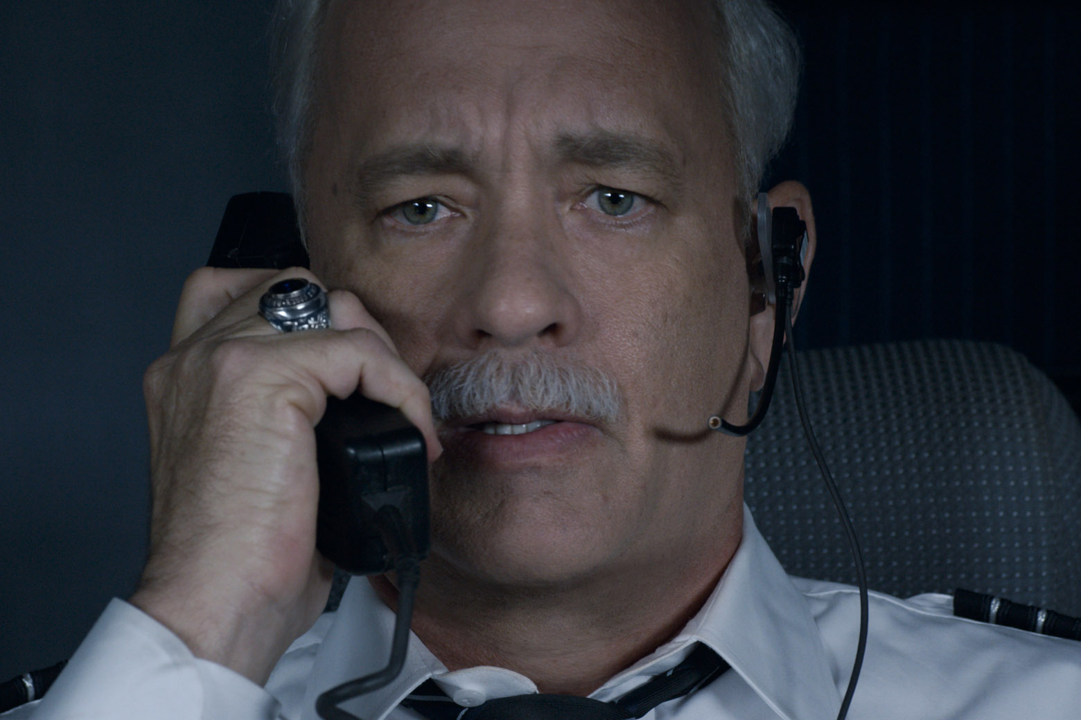 Review: Tom Hanks soars in the true heroics of Eastwood’s ‘Sully ...