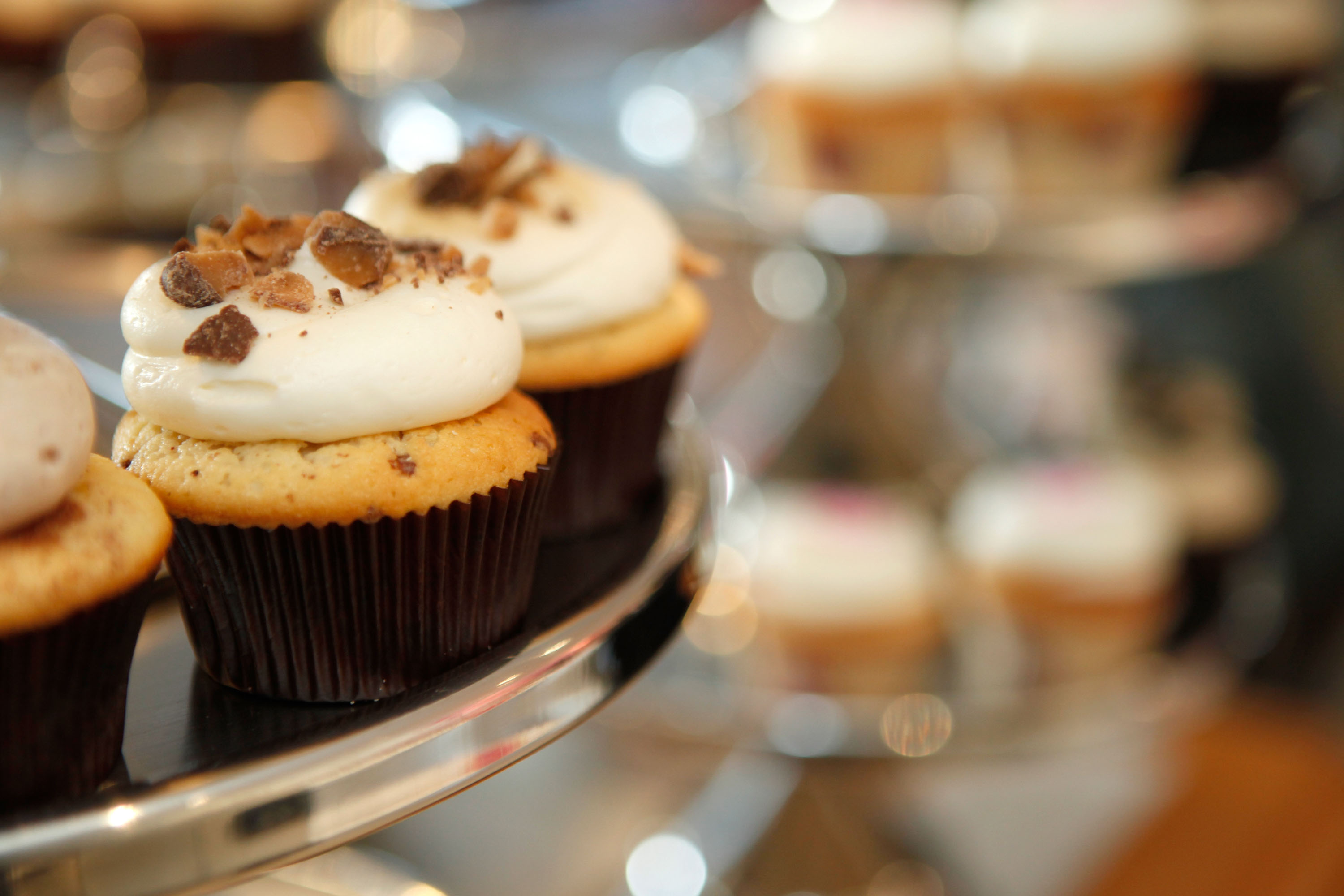 Georgetown Cupcake back open after renewing expired license - WTOP News