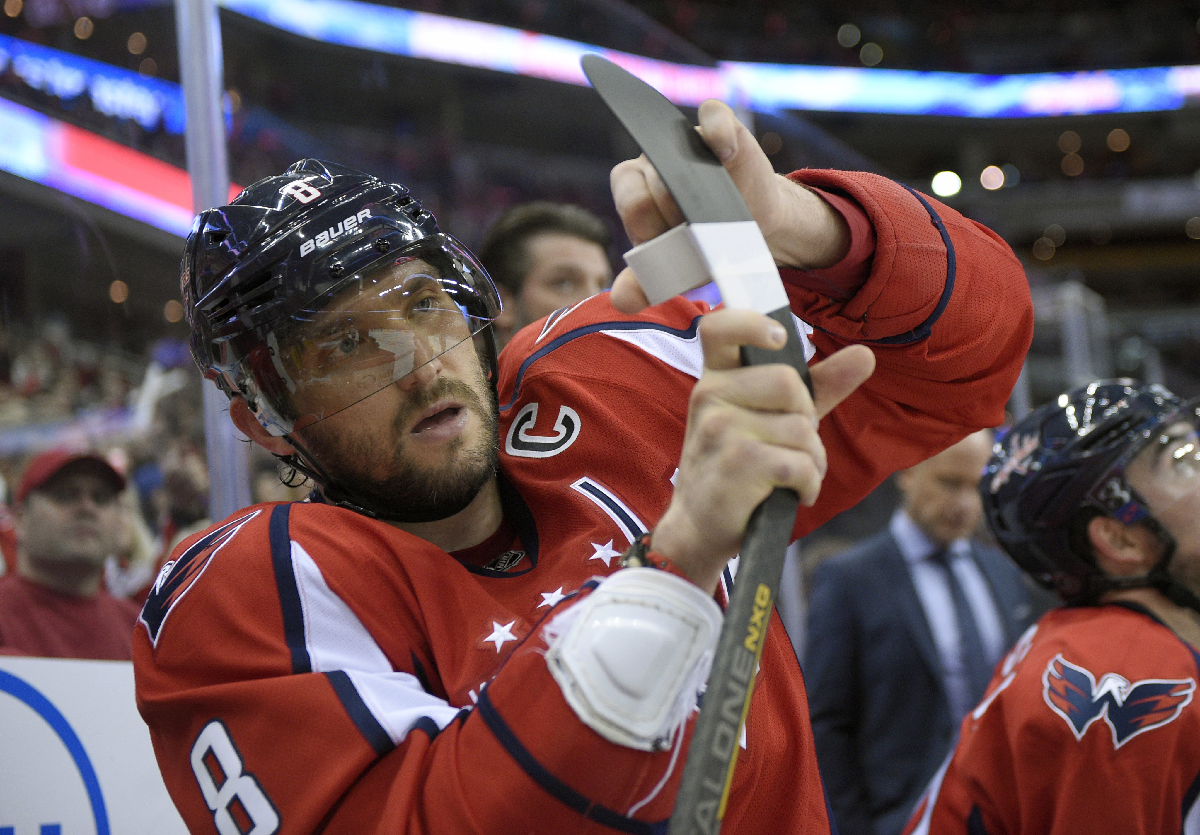 Capitals’ Alex Ovechkin hits the ice with DC youth hockey players | WTOP