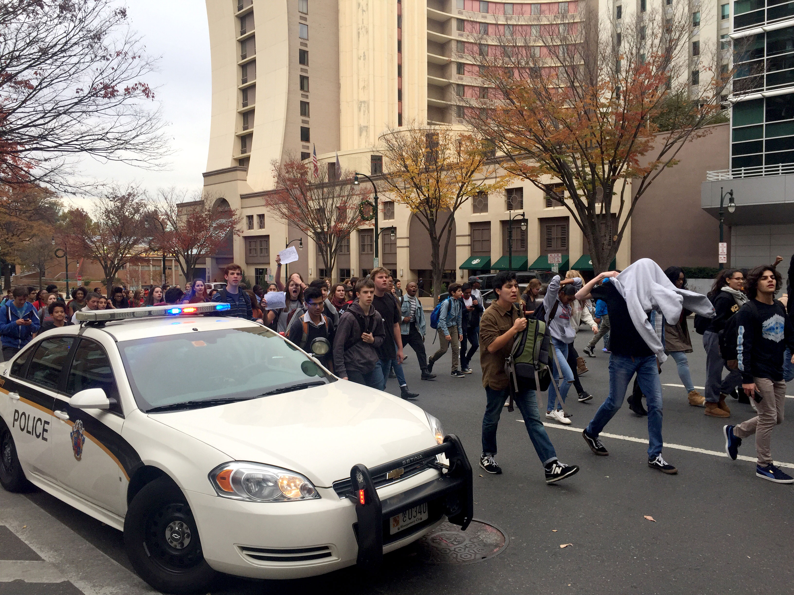Hundreds of Md. students leave class to protest Trump - WTOP News