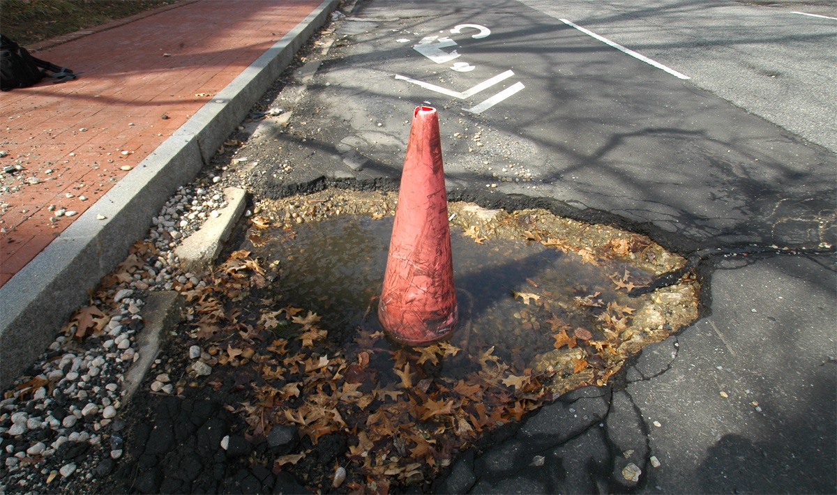 DC vows to fix potholes in 48 hours - WTOP News