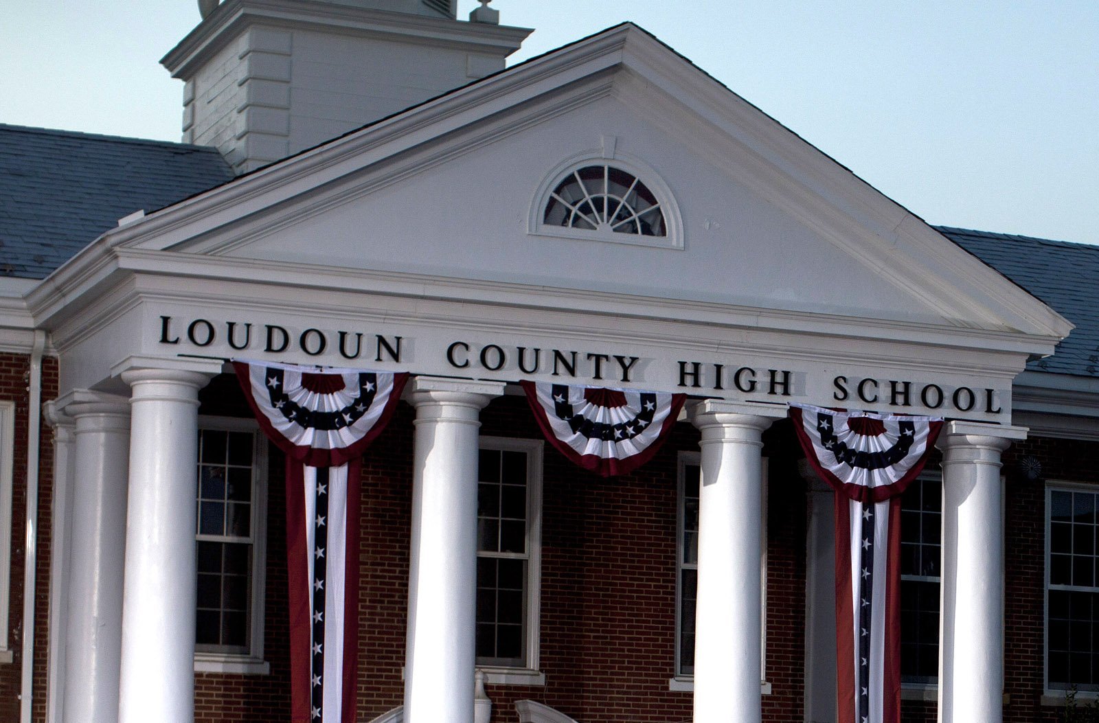 Loudoun Co. teacher sent revealing photos to 3 students, solicited sex ...