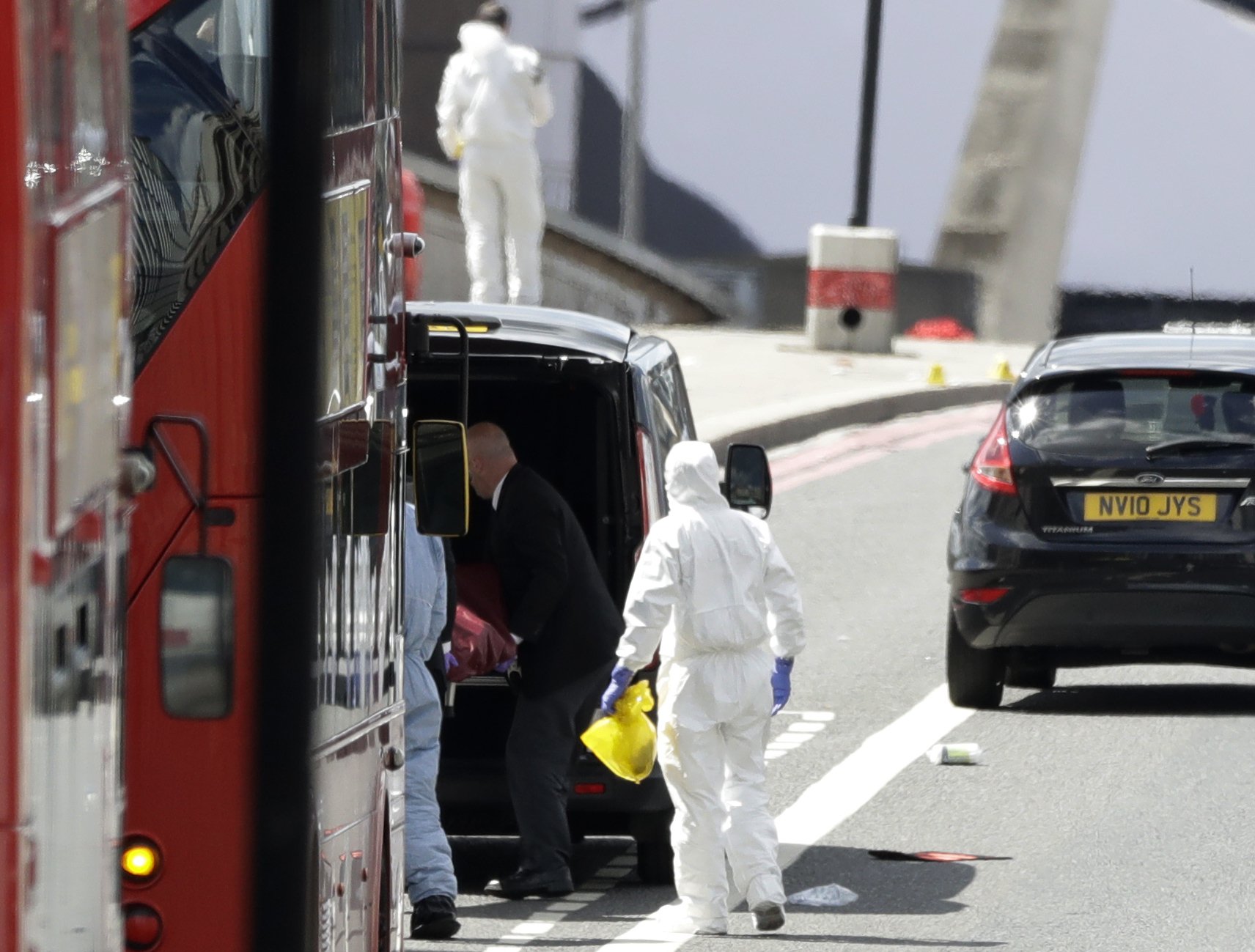 Photos: Chaotic scene at London Bridge after terror incidents - WTOP News
