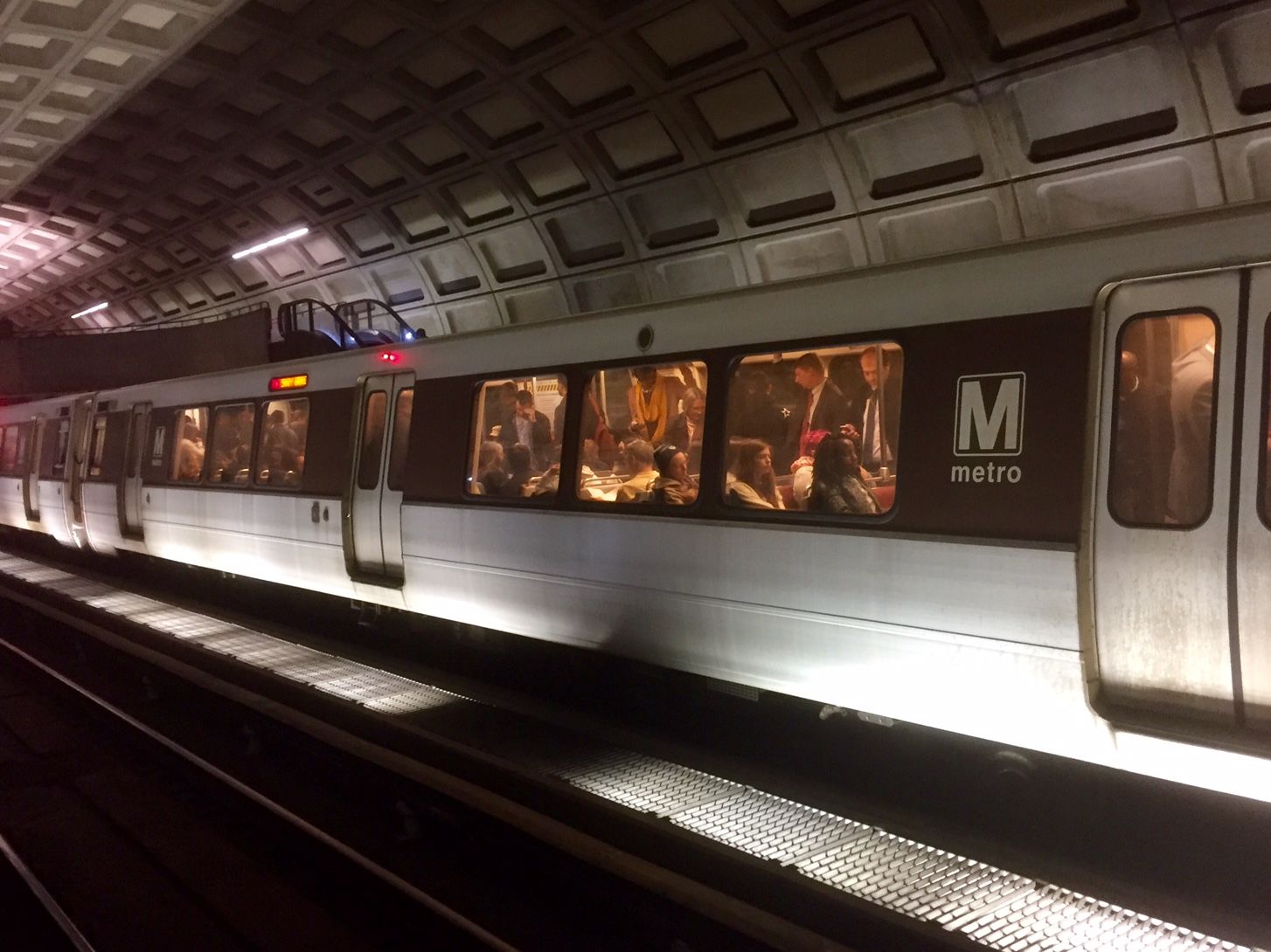 Metro only now planning to add staff to implement 2009 changes - WTOP News