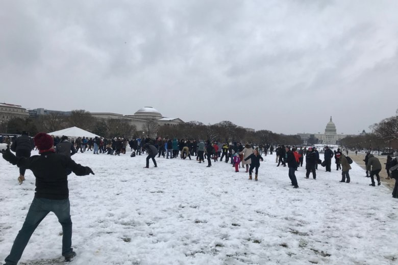 ‘The Great Snowakening’: Large snowball fight kicks off at Smithsonian ...
