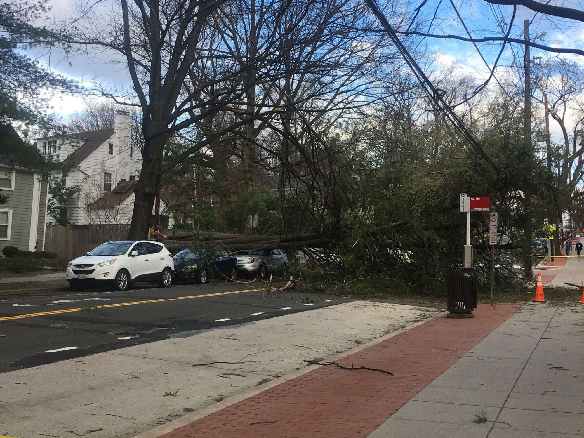 Severe winds leave more than 600,000 without power in DC area - WTOP News