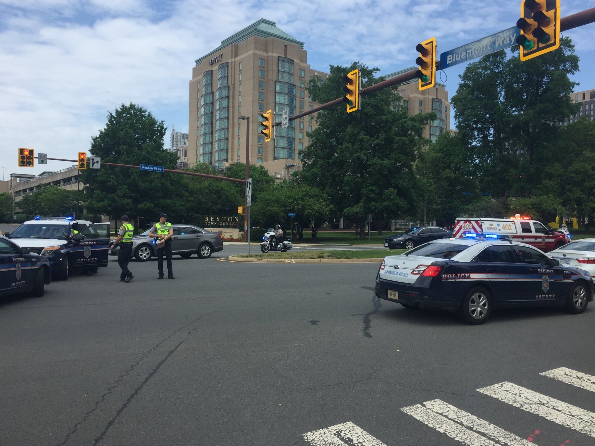 Woman dead after being struck by car on Reston Parkway - WTOP News