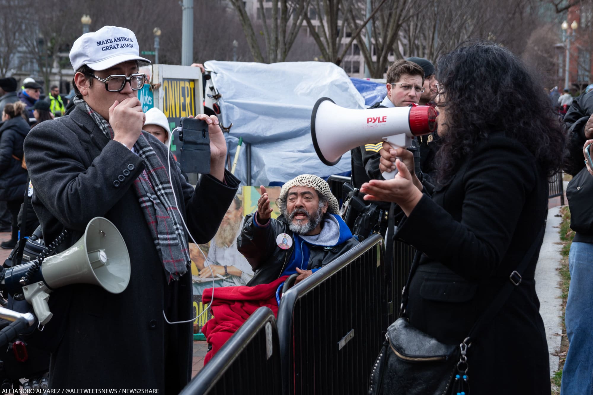 4 arrested after throwing paint-filled water balloons at protesters ...