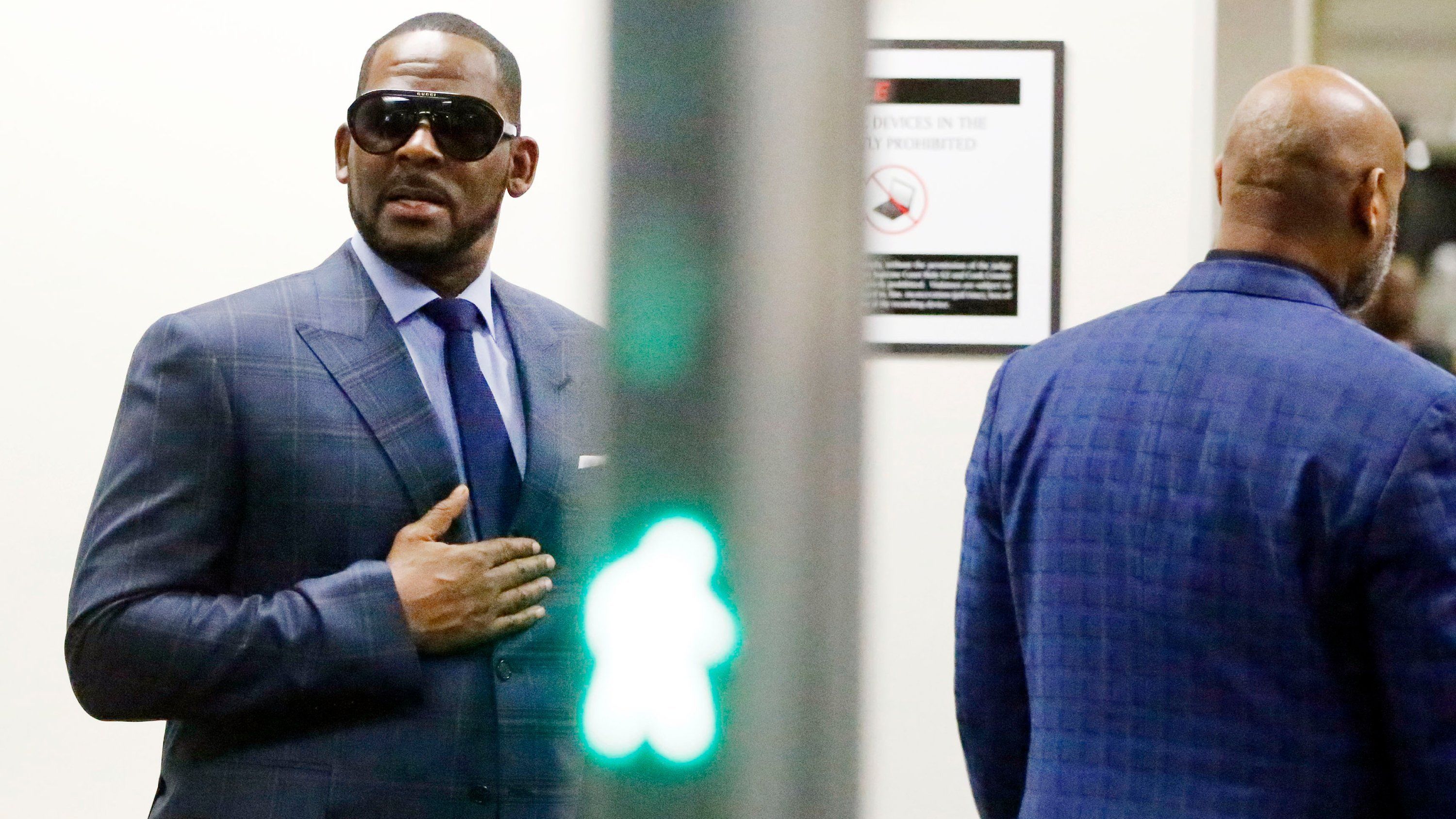 R. Kelly’s first post-jail performance was 28 seconds long - WTOP News