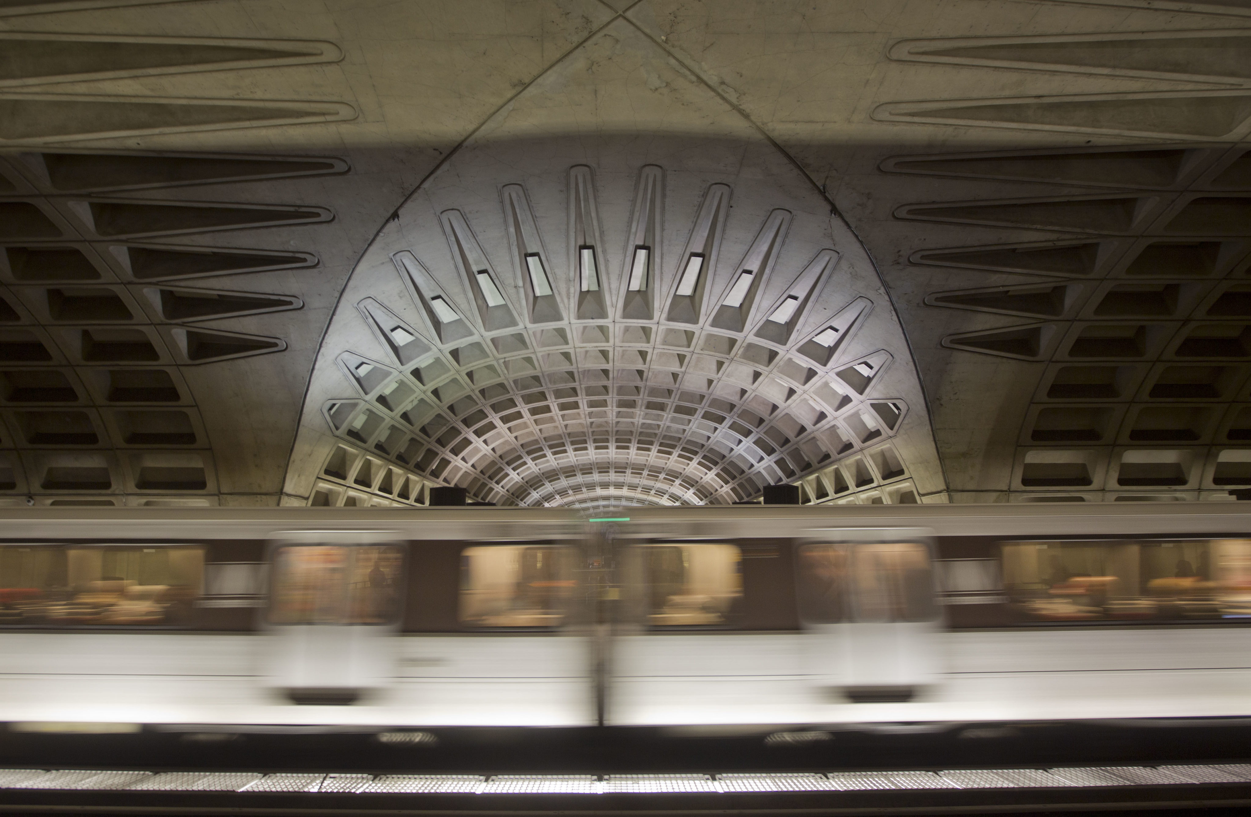 Suspect wanted after stabbing at Congress Heights Metro station | WTOP