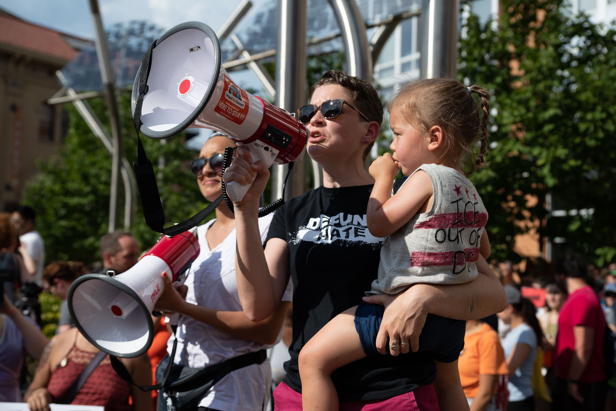 Community members rally on hot afternoon against ICE raids in DC - WTOP ...