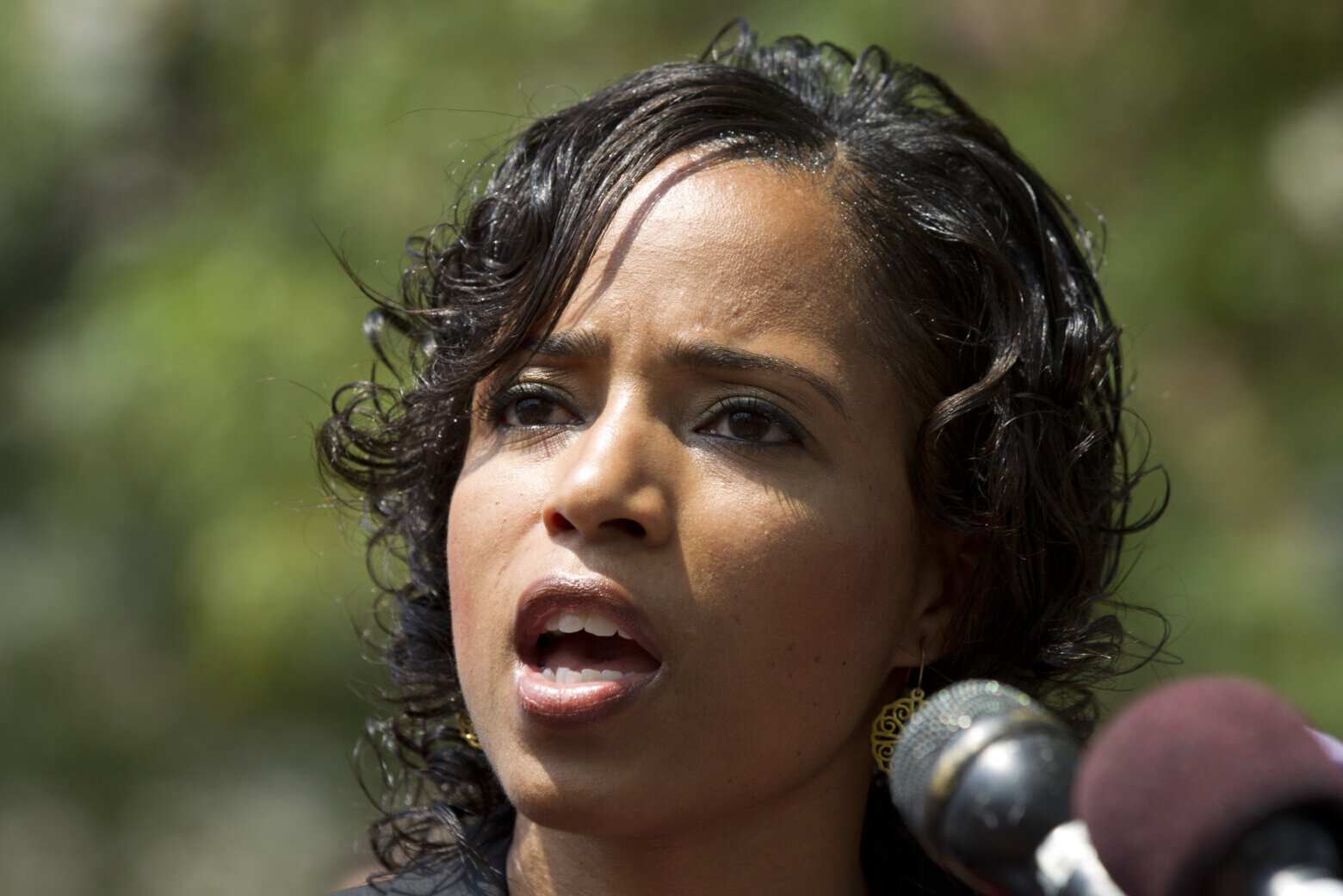 Alsobrooks makes promises as she begins 2nd term - WTOP News