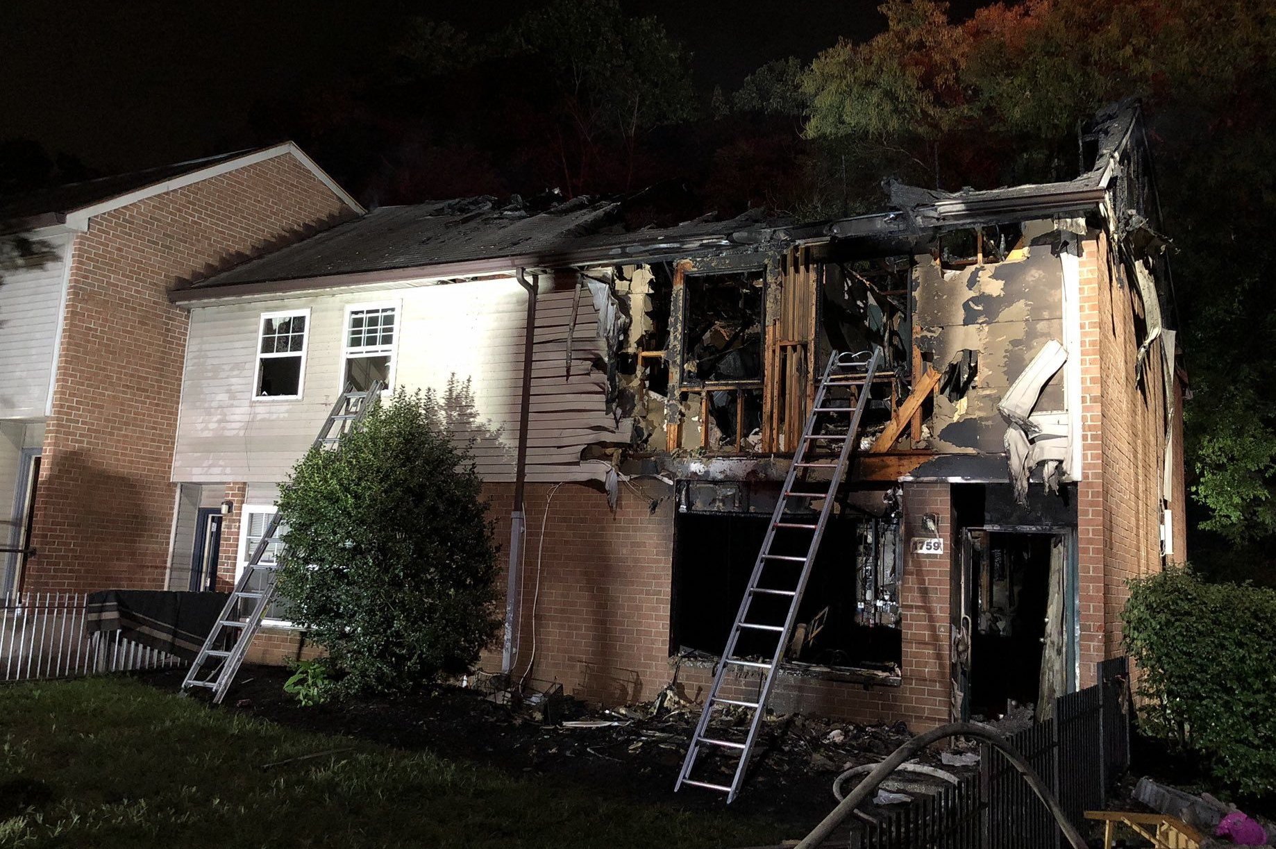 Fire engulfs Severn row house, displacing 15 - WTOP News