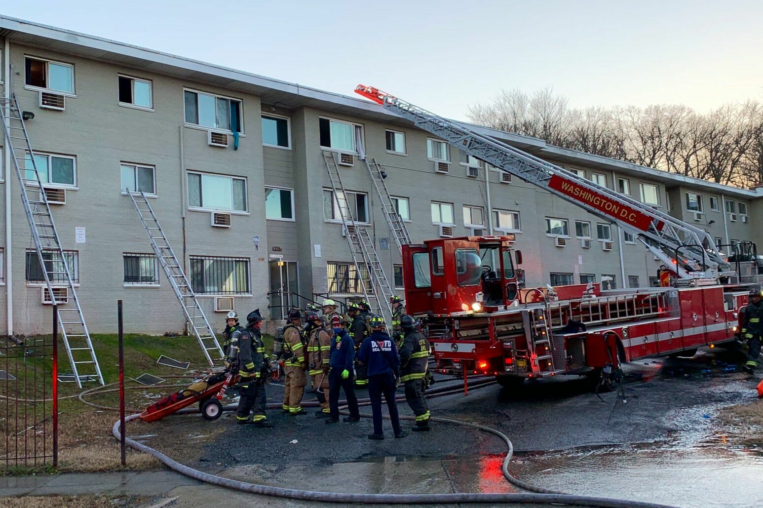 3 hurt, 30 displaced in Southeast DC apartment building fire - WTOP News