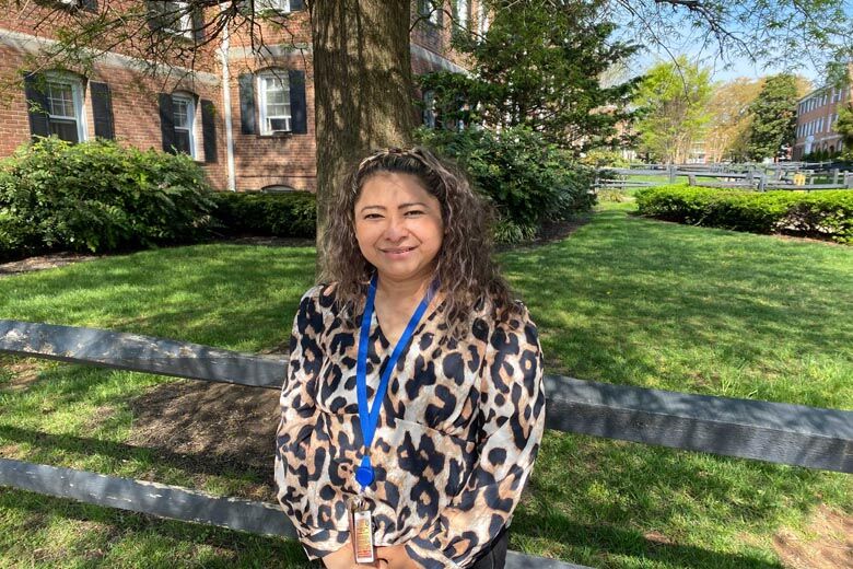 Arlington woman coordinates help for immigrants struggling during ...