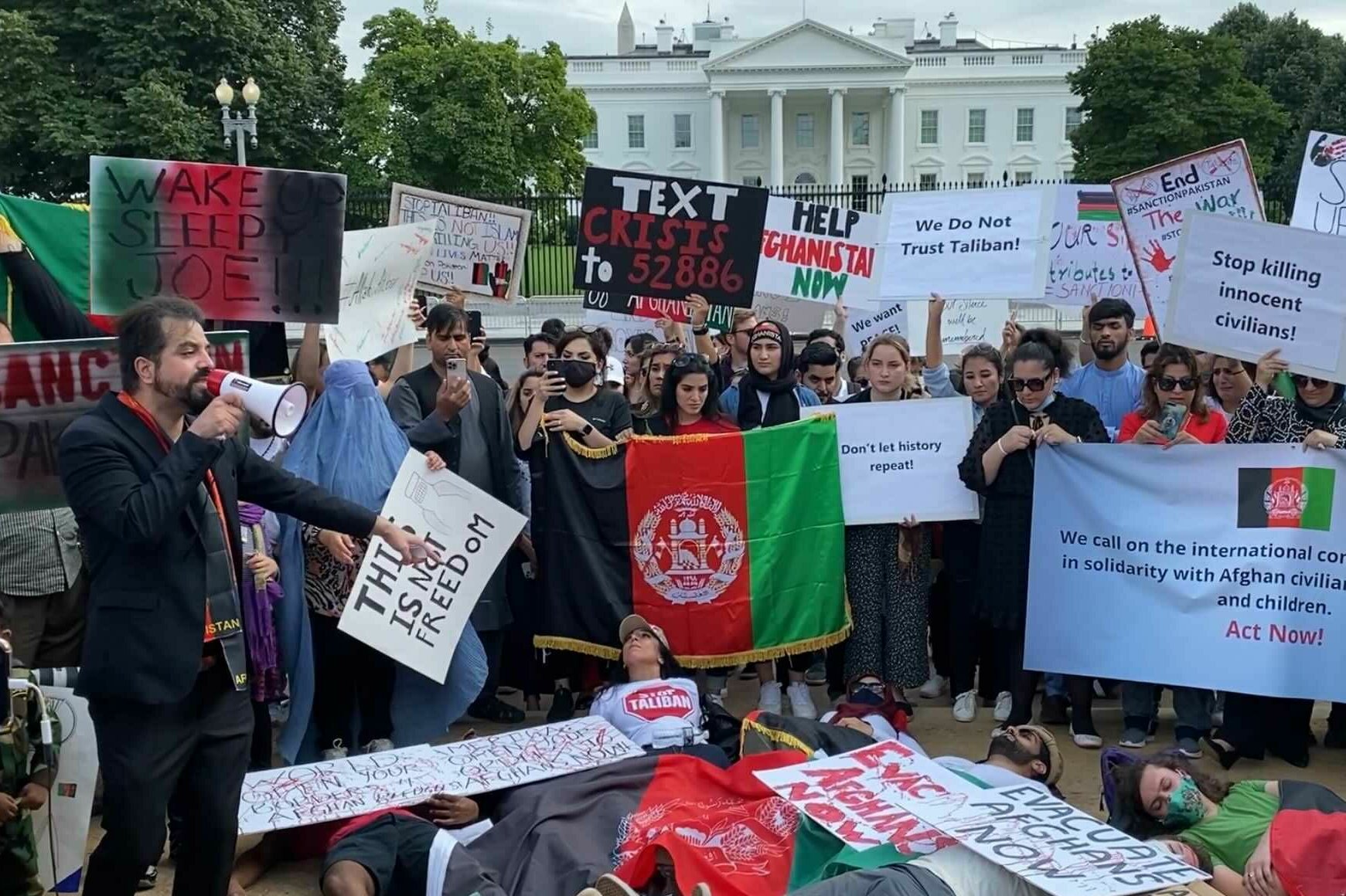 Afghans protest near White House to denounce Taliban takeover of Kabul ...