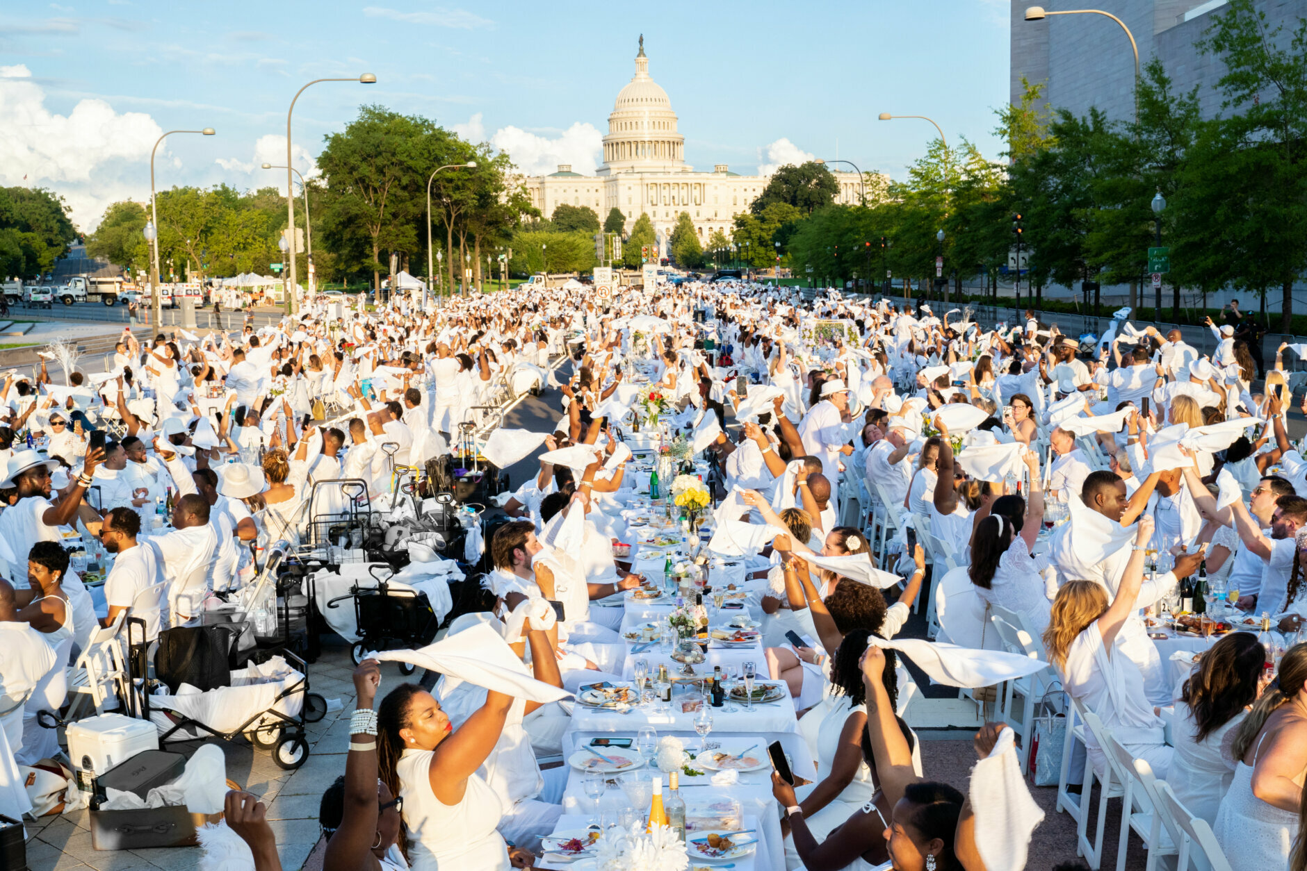 Thousands Take Over Pennsylvania Ave For Le D ner En Blanc Pop up Thousands Take Over Pennsylvania Ave For Le D ner En Blanc Pop up
