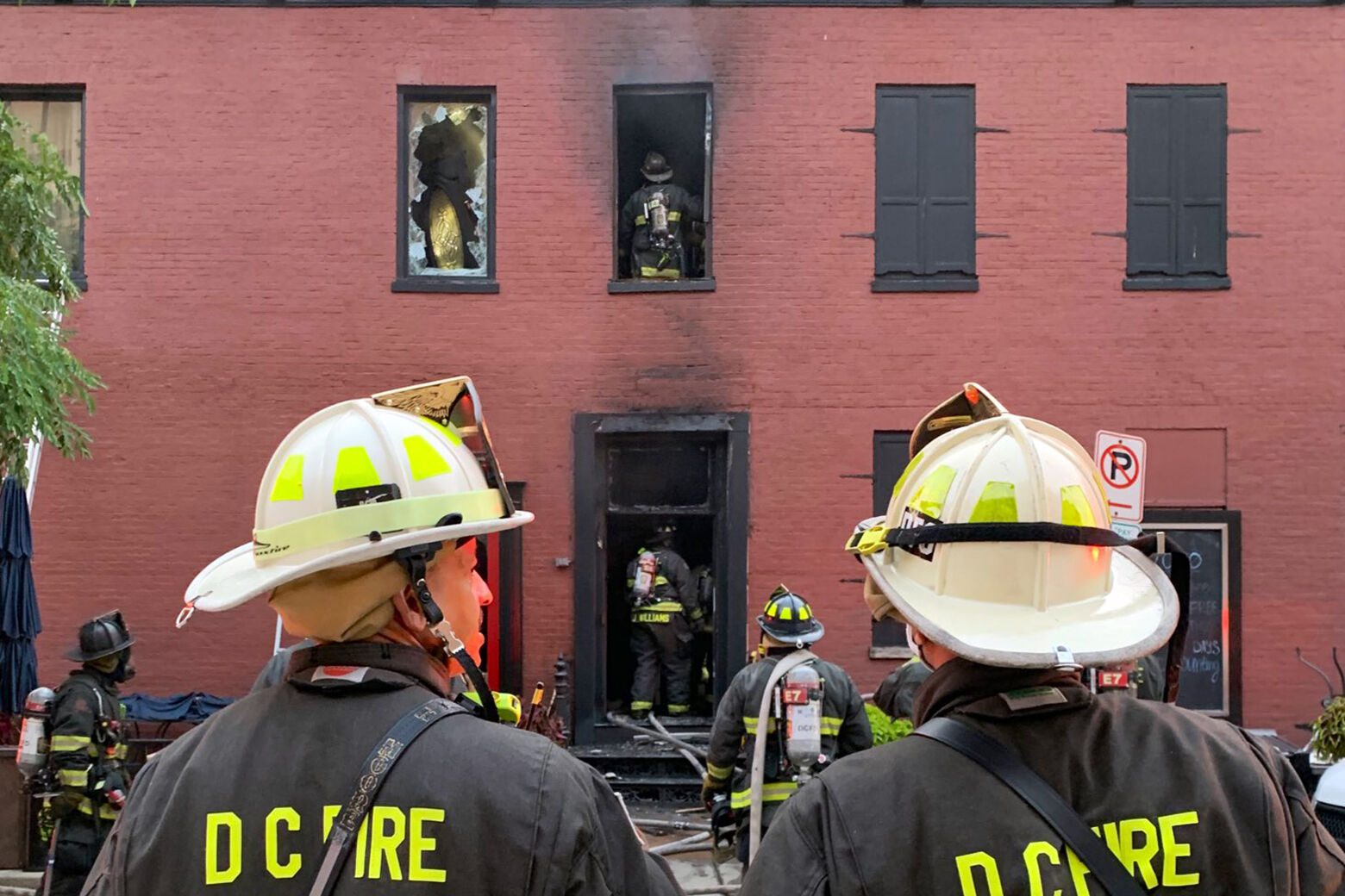 Fire hits DC pub near National Mall - WTOP News