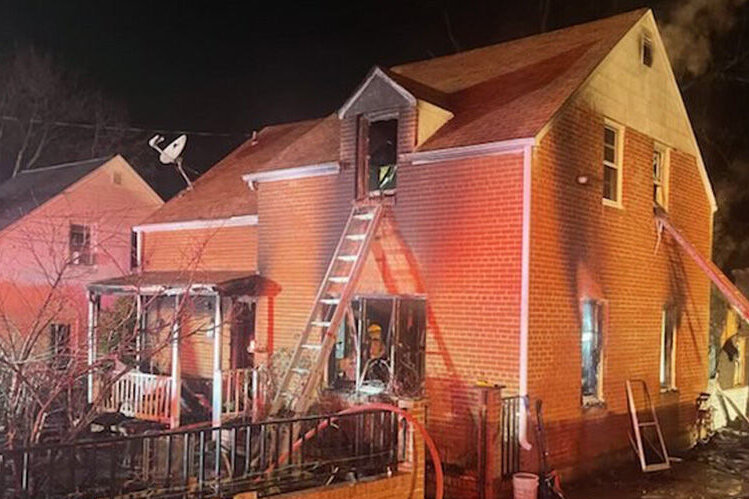 Wheaton house fire kills dog, displaces 4 people - WTOP News