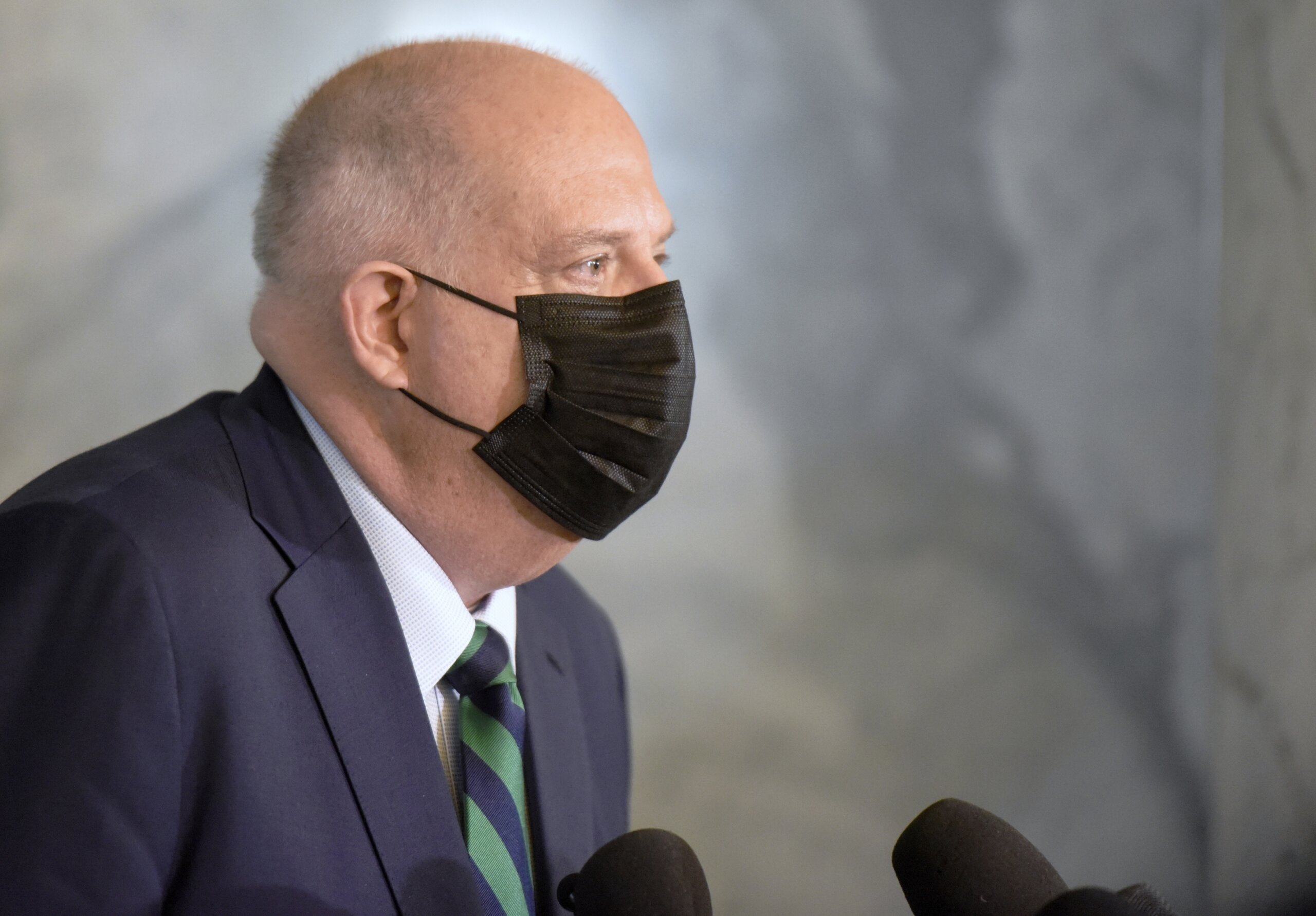 Hogan asks Md. board of education to end mask policy - WTOP News