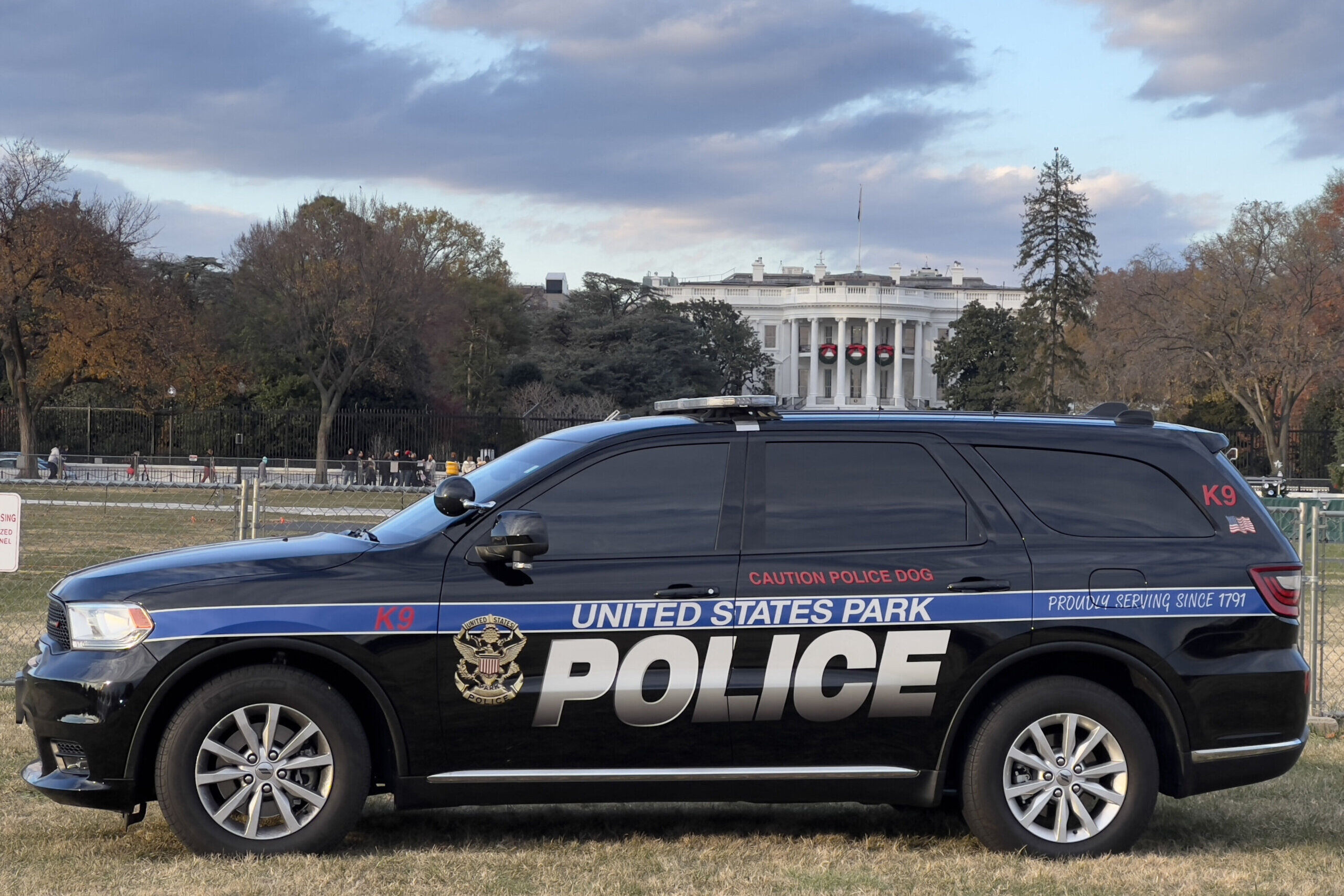 2 arrested, hospitalized after fleeing Park Police near National Mall ...
