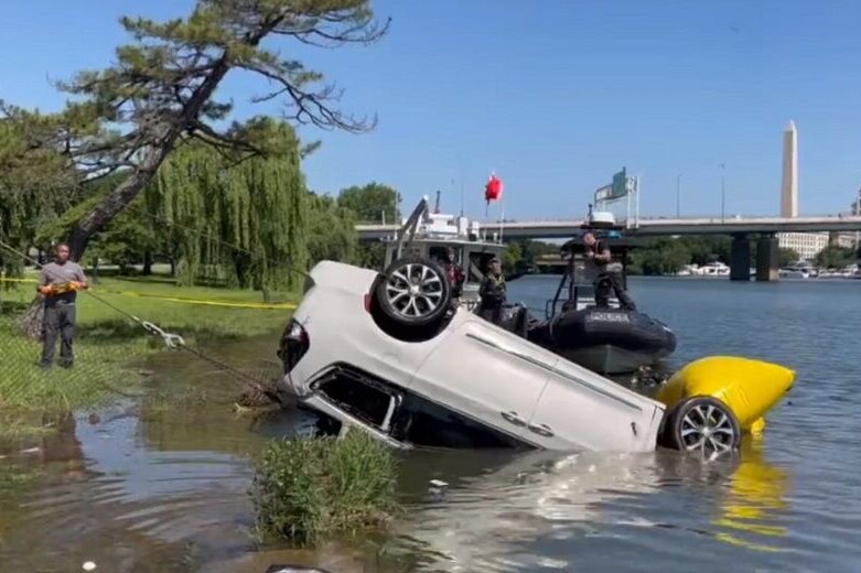 Man rescued from Washington Channel after driving car into water - WTOP ...