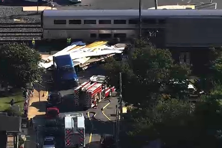 Amtrak train strikes tractor-trailer in Frederick County - WTOP News