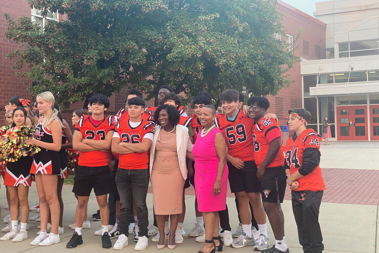 Hundreds of thousands return to classes in DC, Md. and Va. - WTOP News