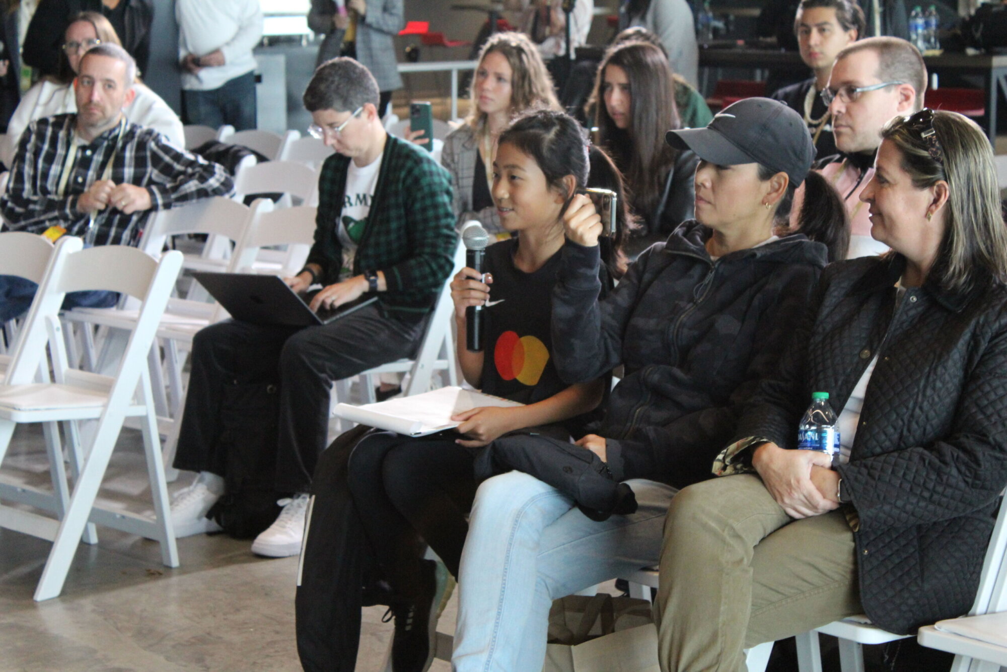 Fairfax Co. girl meets her heroes as NWSL junior reporter - WTOP News