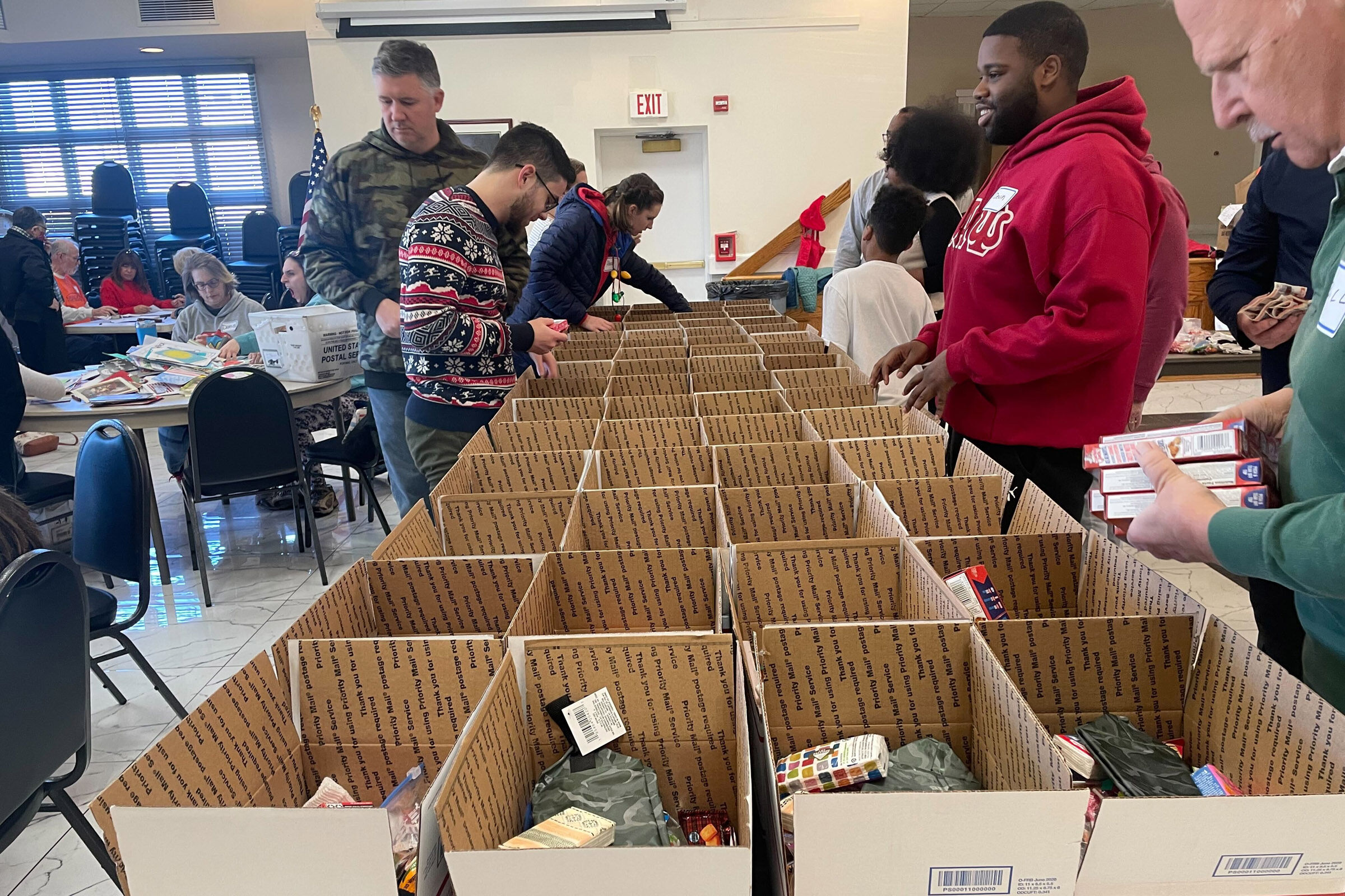 On Christmas Day, volunteers create care packages for deployed soldiers ...