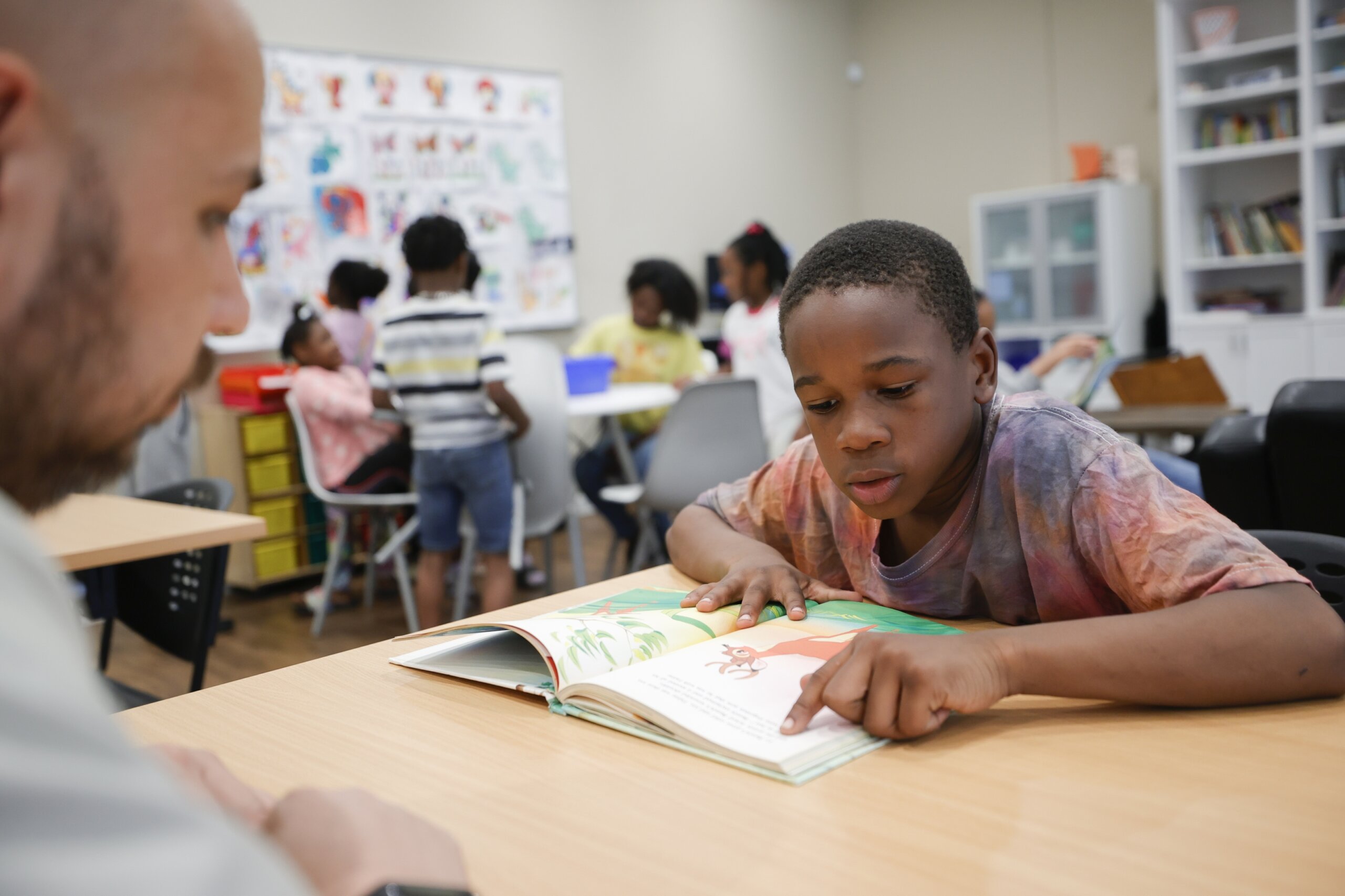 Arlington testing pilot program to get kids excited about reading ...
