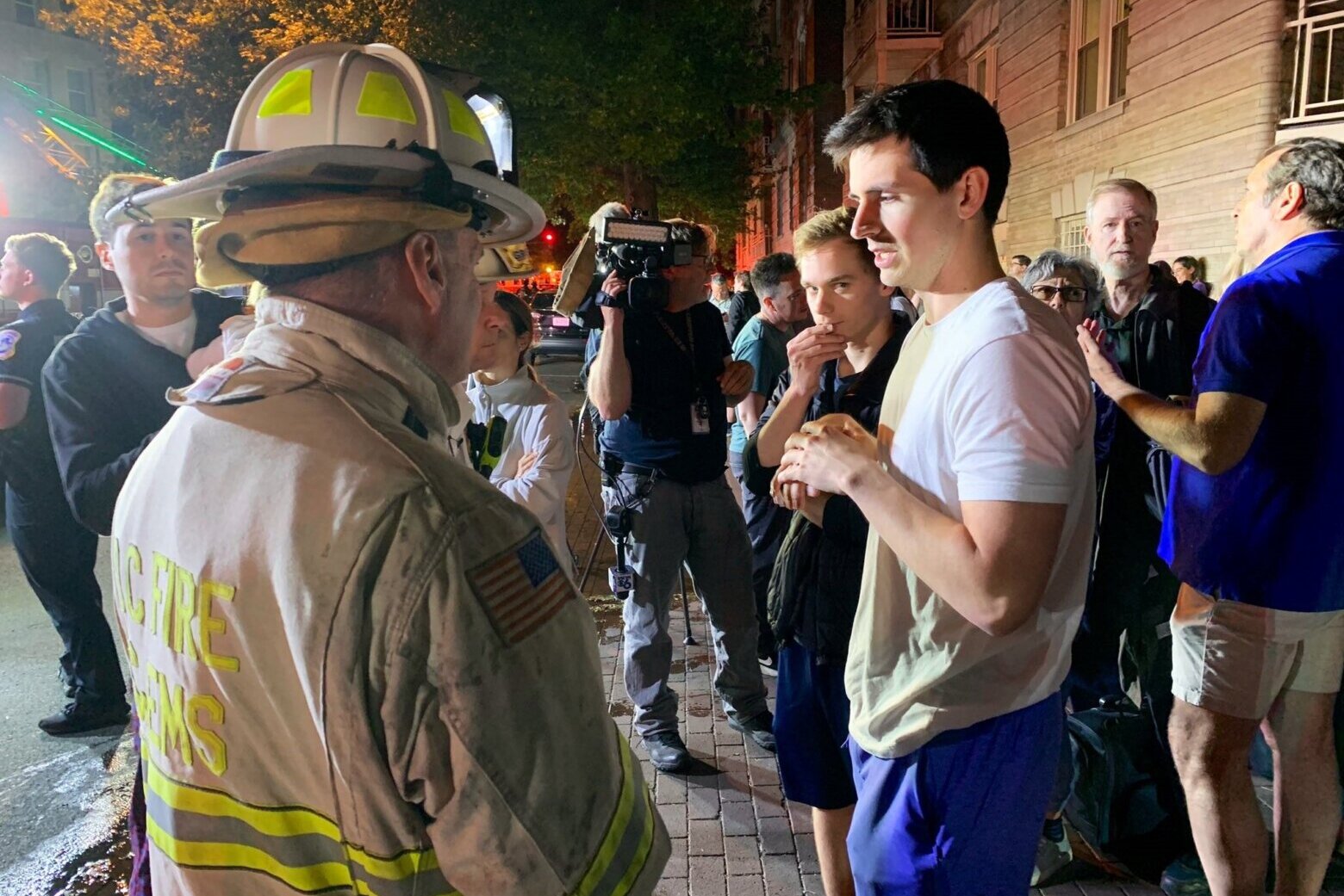 Dozens displaced by DC condo roof fire - WTOP News