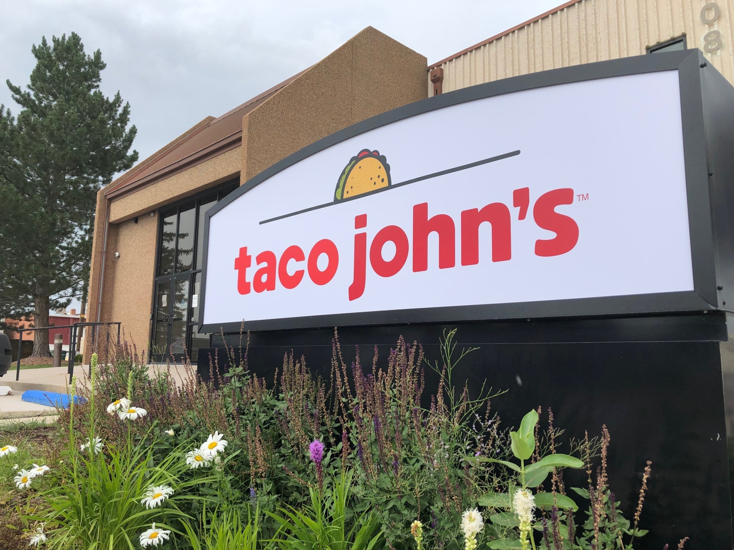 Liberty and tacos for all: Taco Bell prevails as Taco John's abandons ...