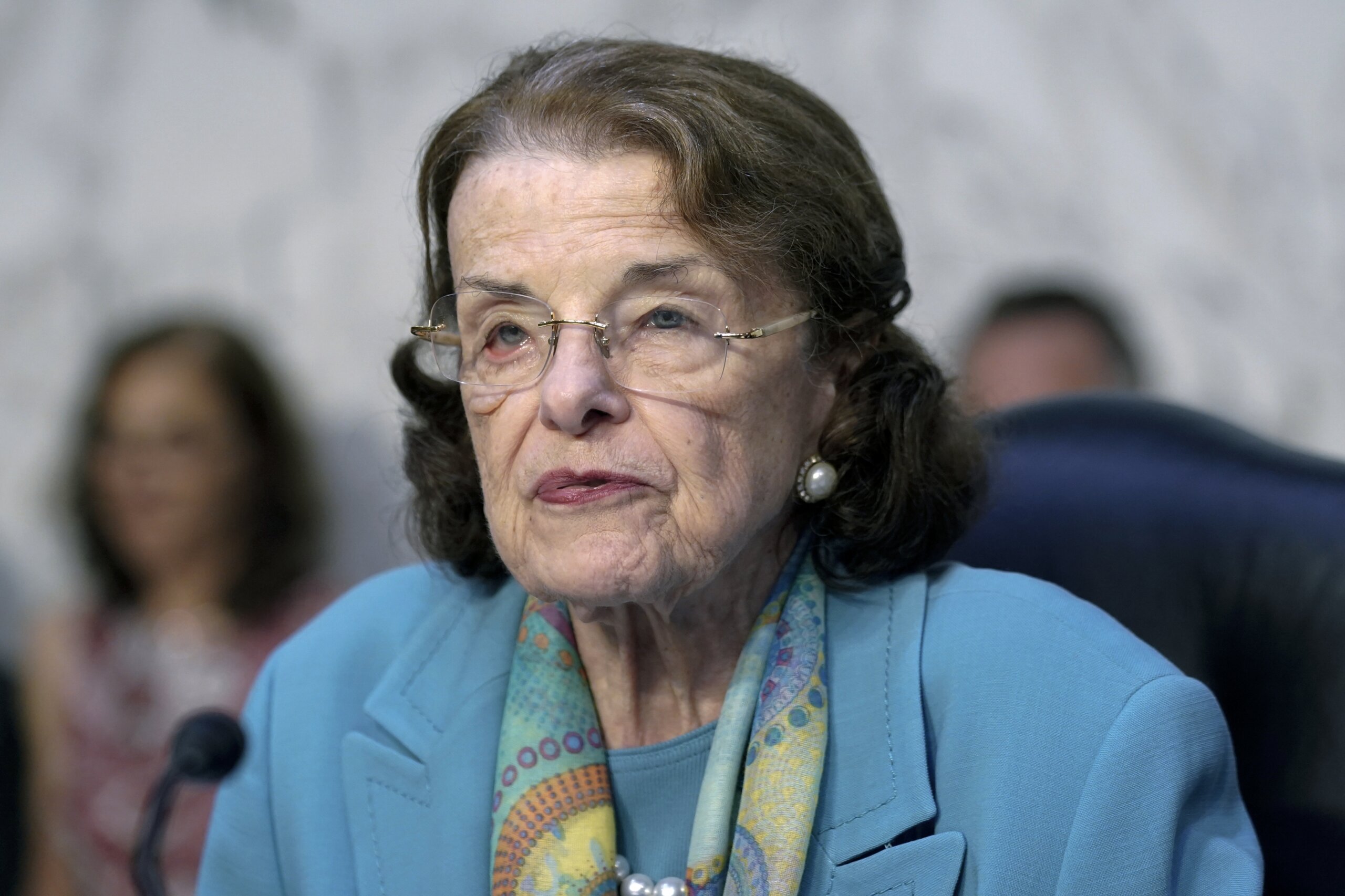 Sen. Dianne Feinstein, 90, falls at home and goes to hospital, but ...