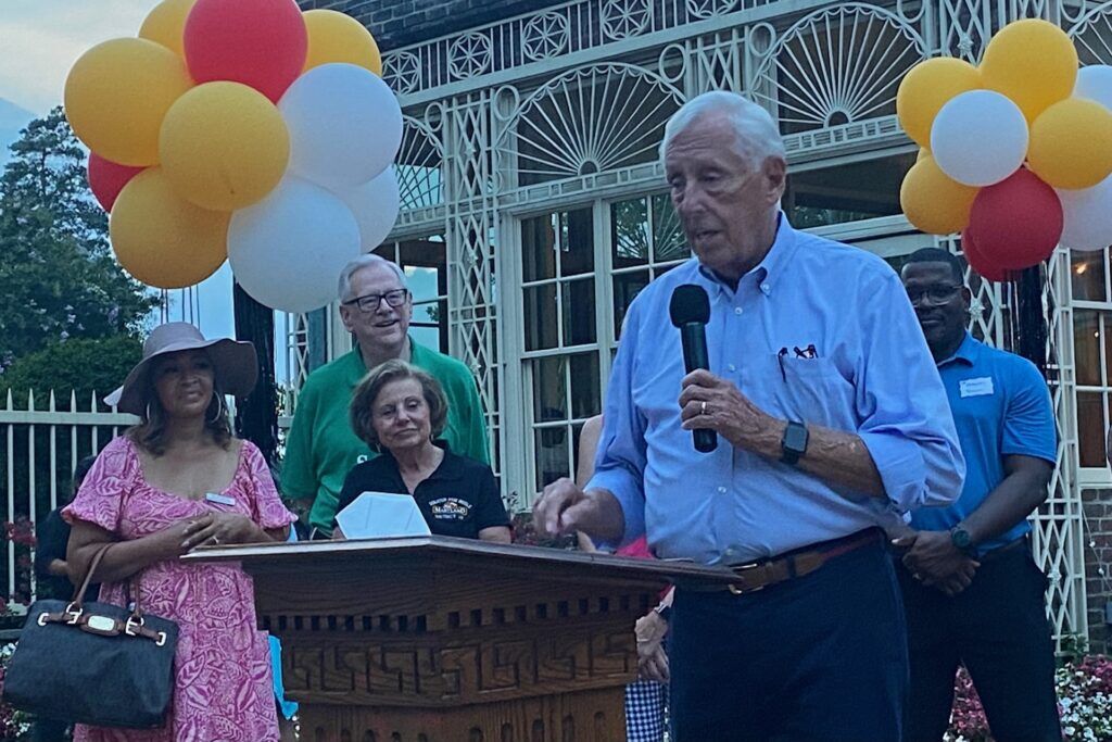 Hundreds come out to Rep. Hoyer’s annual bull roast in Md. — so did ...