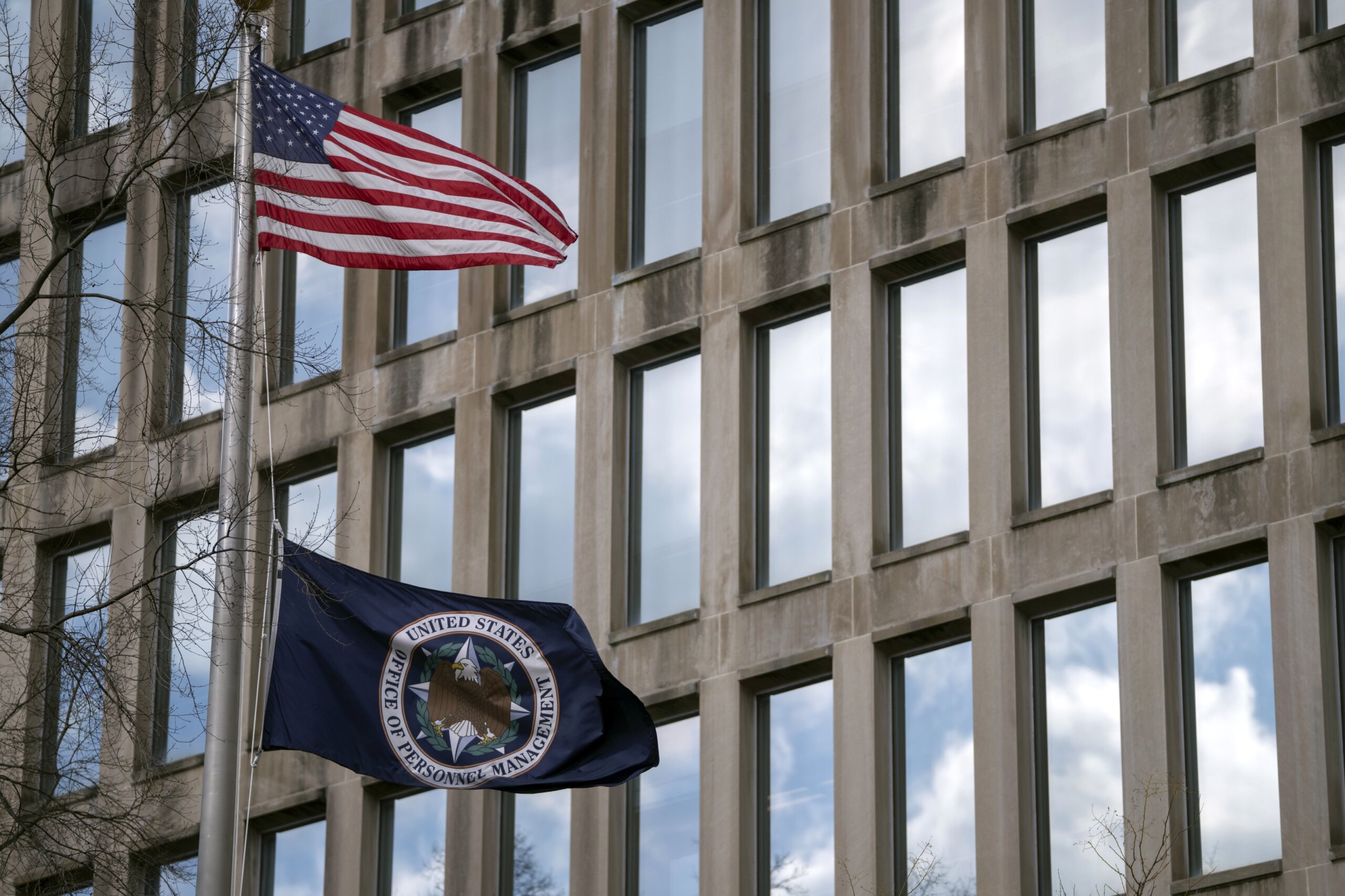 Federal government’s hiring freeze extended by 3 more months - WTOP News