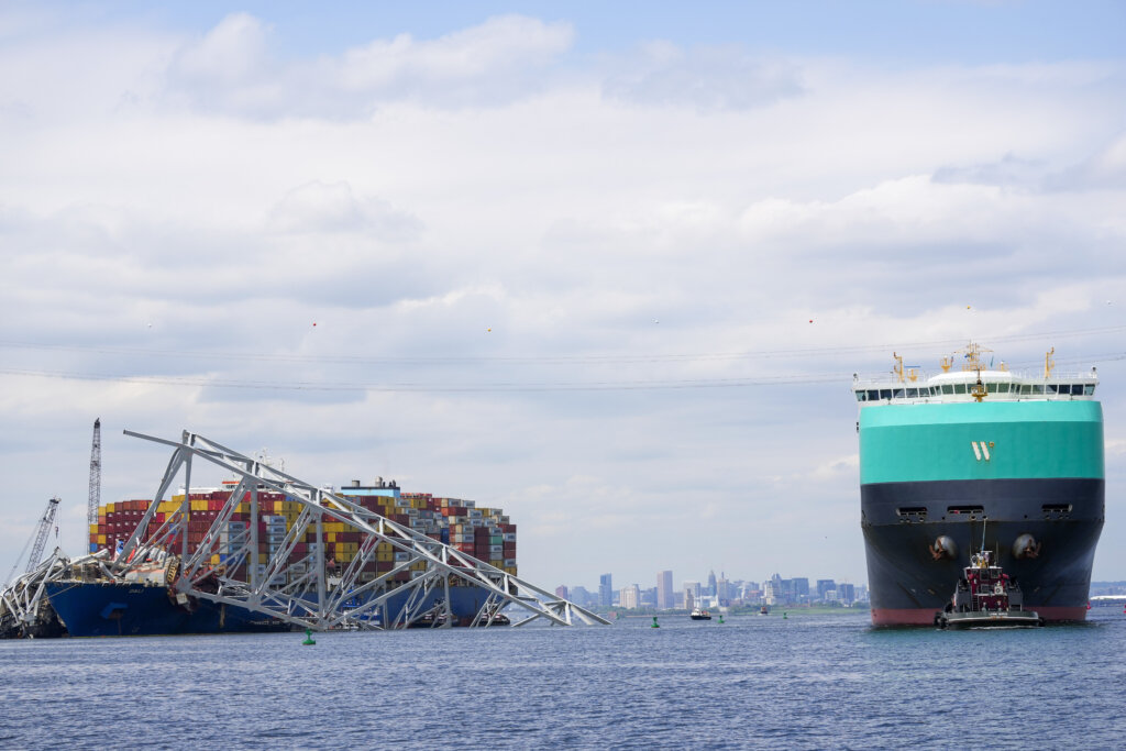 PHOTOS: Baltimore’s Francis Scott Key Bridge collapses after being ...