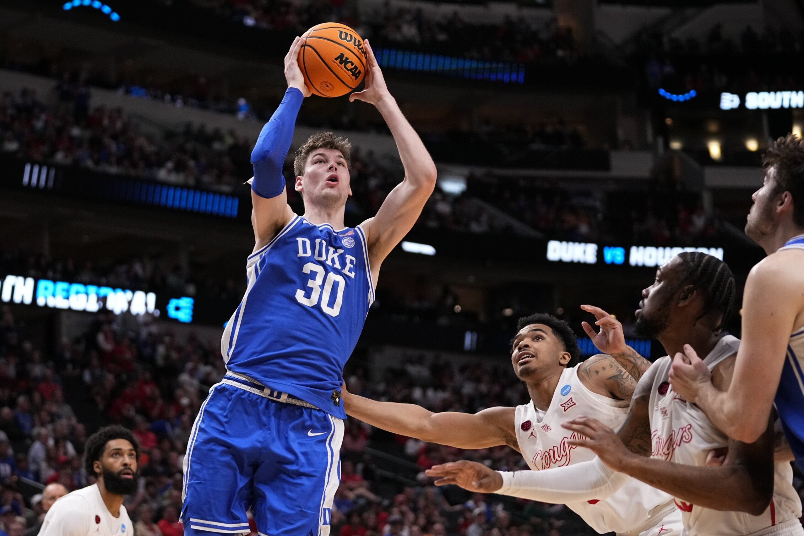 Filipowski scores 16, Duke beats Houston 54-51 in Sweet 16 after All ...