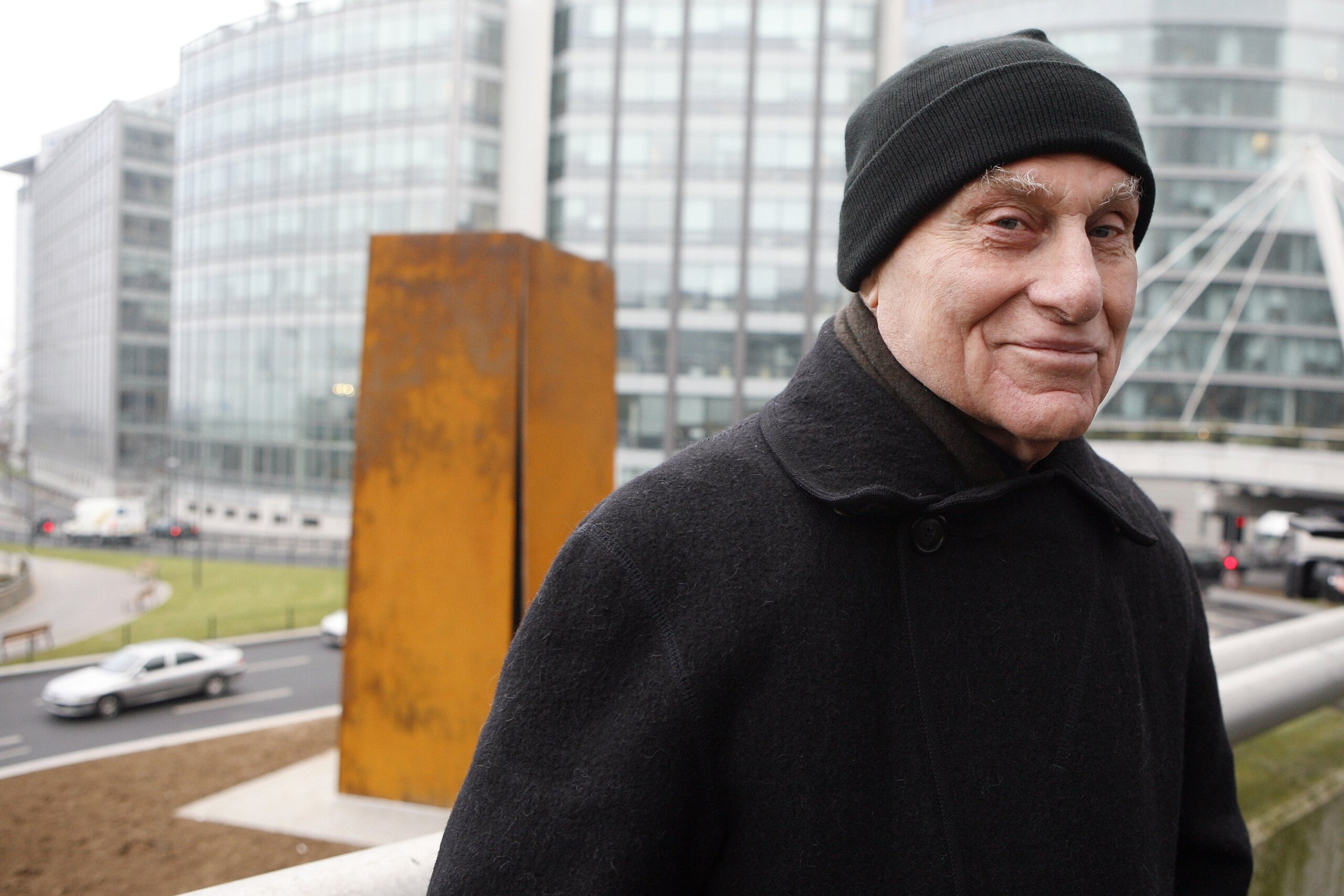 Famed American sculptor Richard Serra, the ‘poet of iron,’ has died at ...