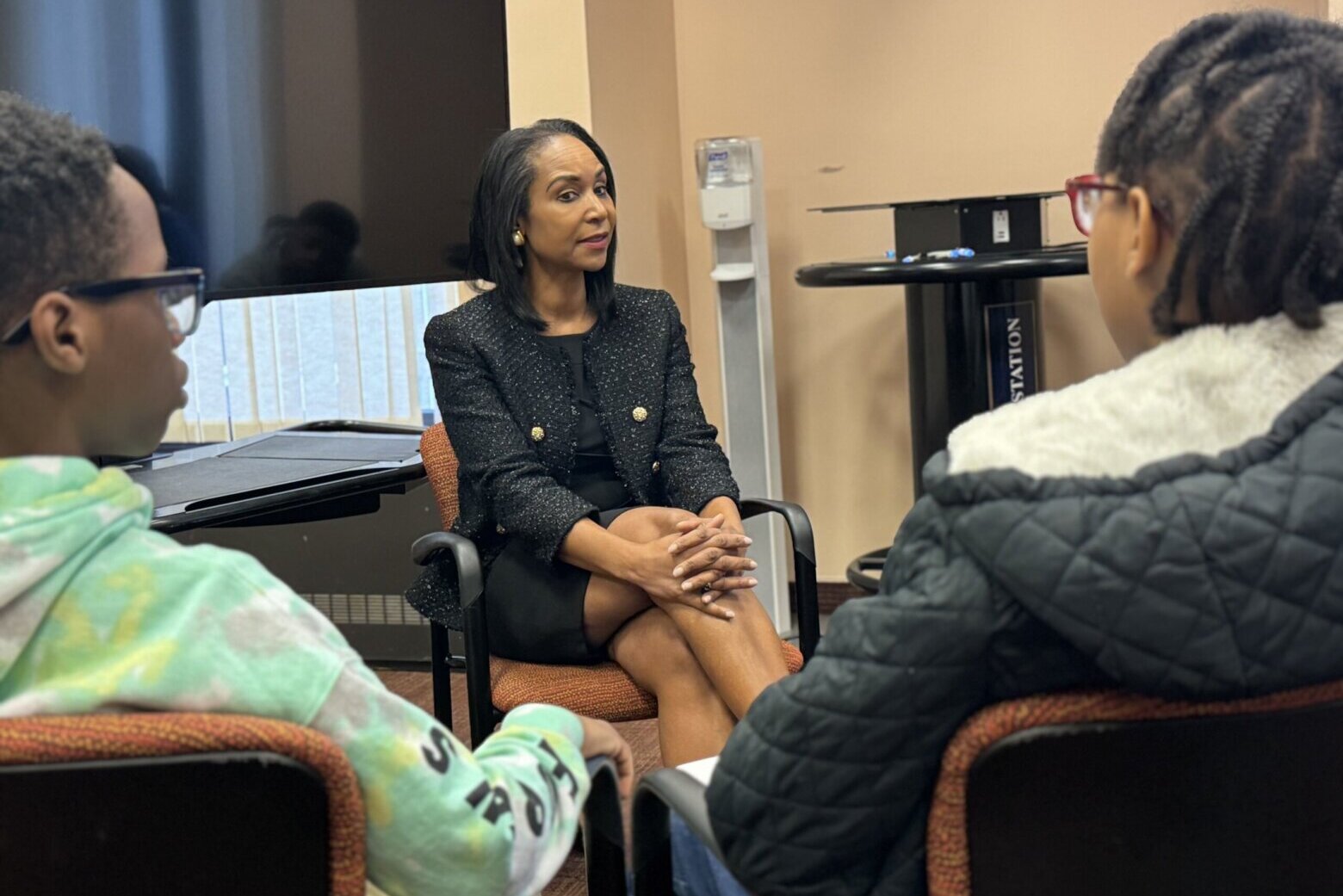 Middle school students get unique look inside DC Superior Court - WTOP News