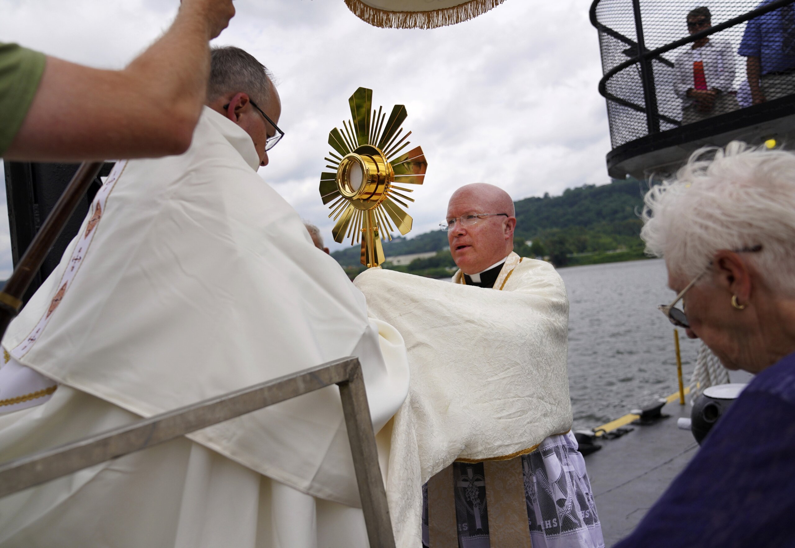On heartland roads, and a riverboat, devout Catholics press on with two-month nationwide ...