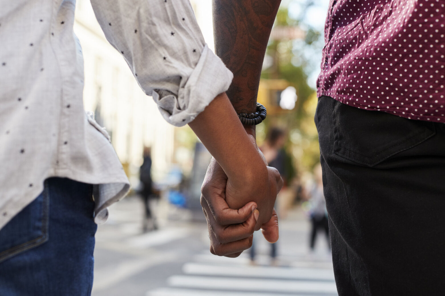 Dating without romance? How aromantic individuals describe their lives ...