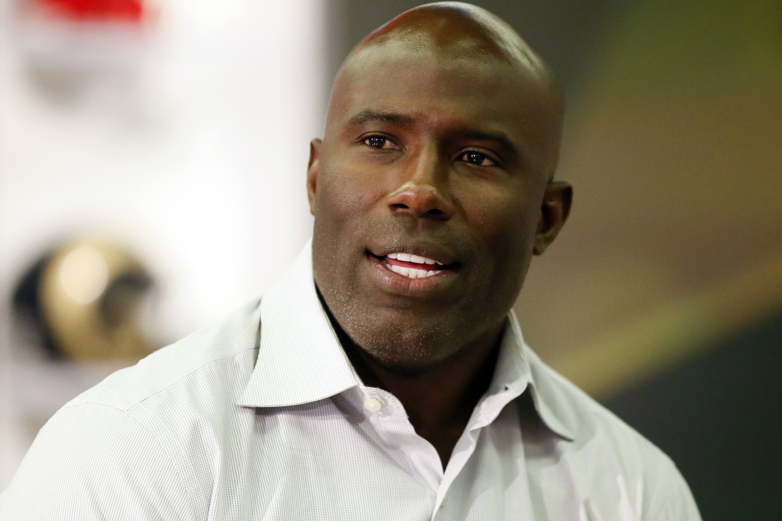 Terrell Davis says United banned him after flight incident. Airline ...