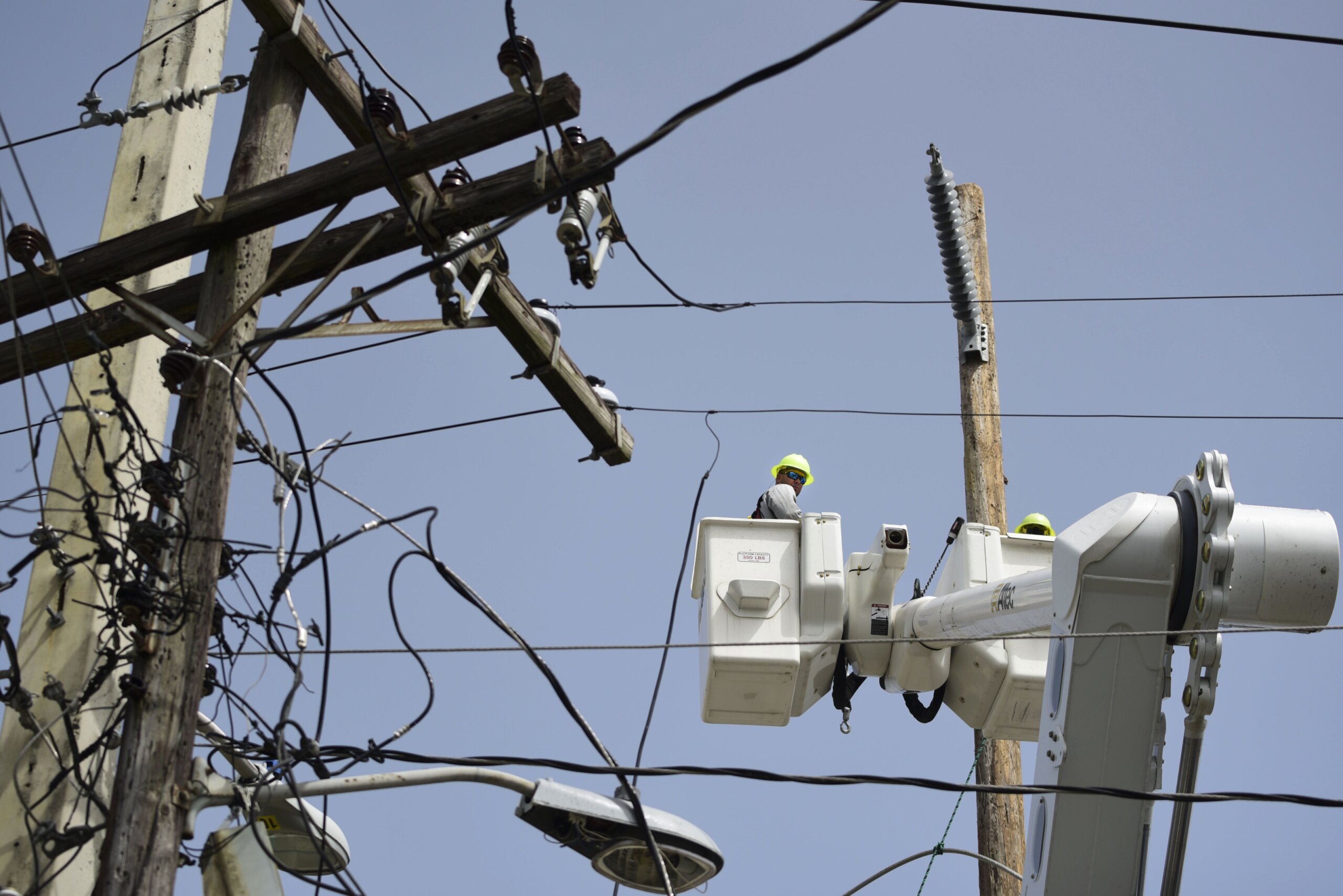 Federal judge orders mediation to break impasse over Puerto Rico power ...
