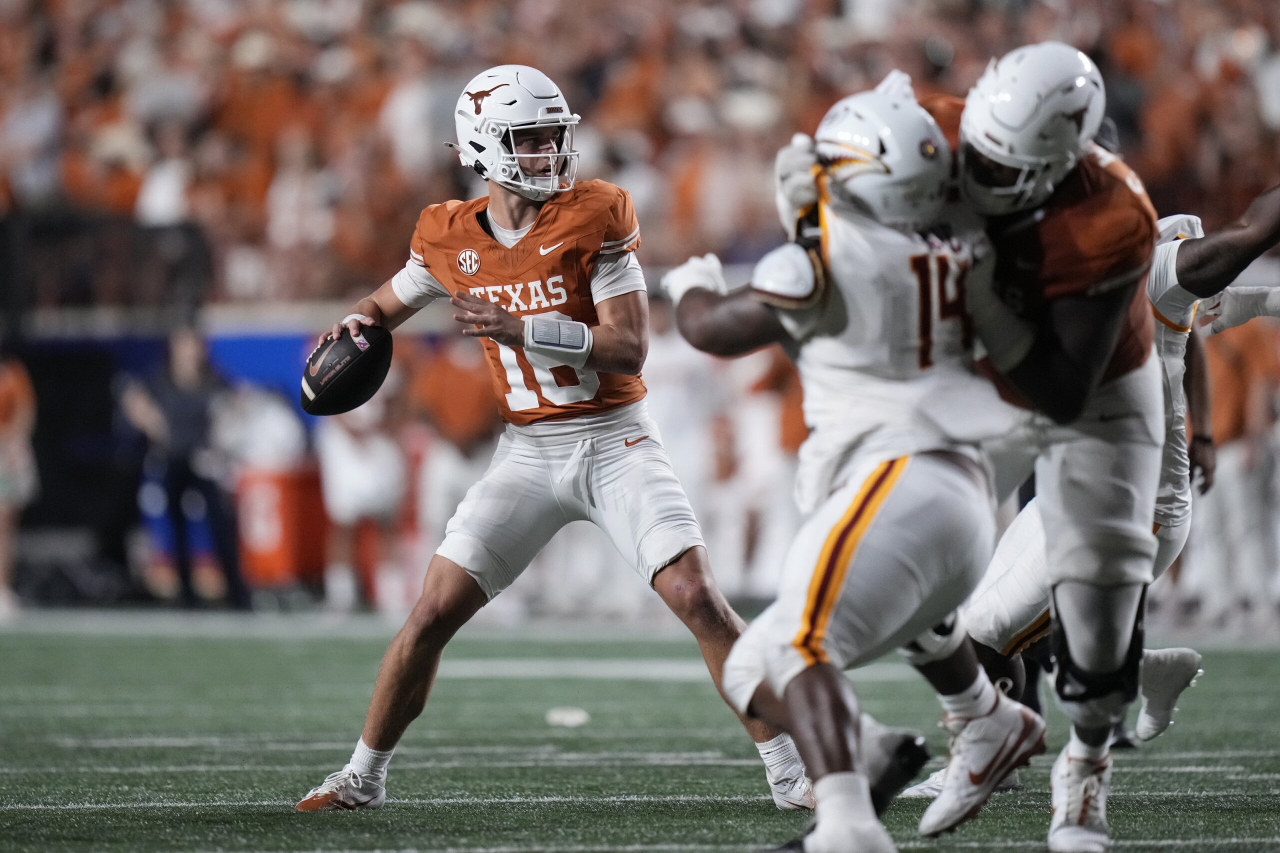 No. 1 Texas keeps rolling behind Manning and Blue and routs ULM 51-3 in ...
