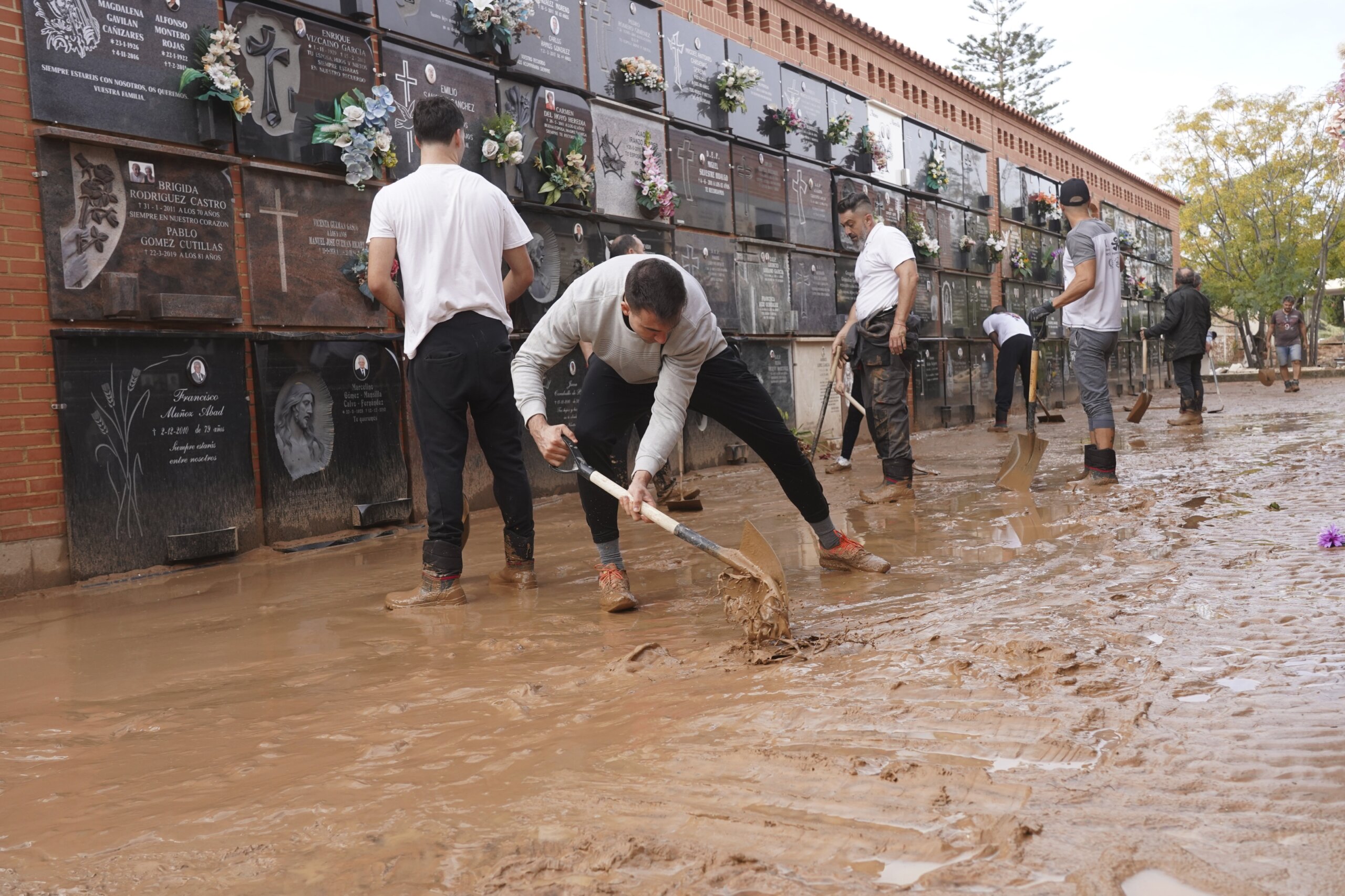 Spanish residents appeal for help, 3 days after historic floods left at ...
