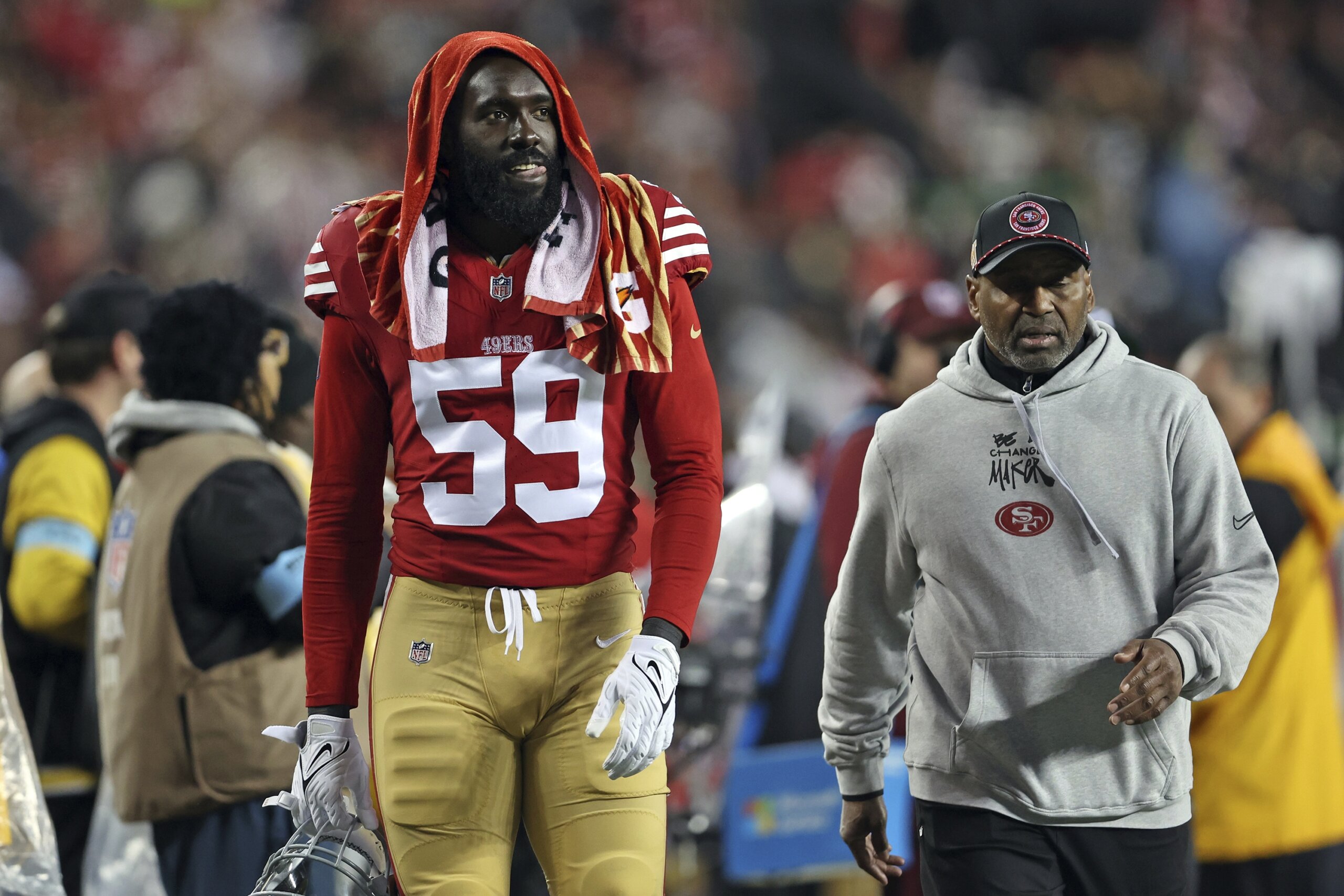49ers LB De’Vondre Campbell refuses to enter game after losing his ...