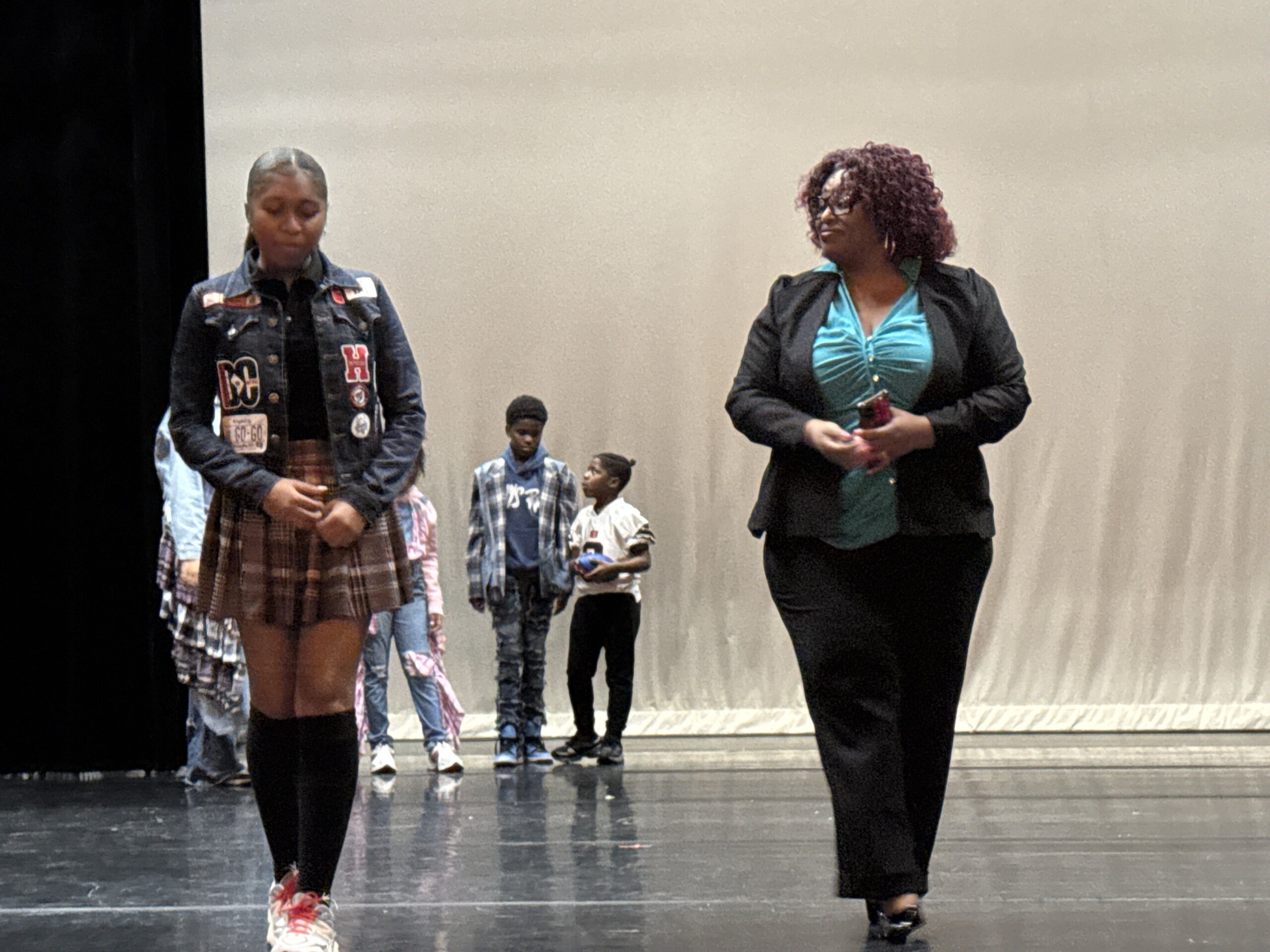 A very DC version of ‘Annie’ hits the stage this weekend - WTOP News