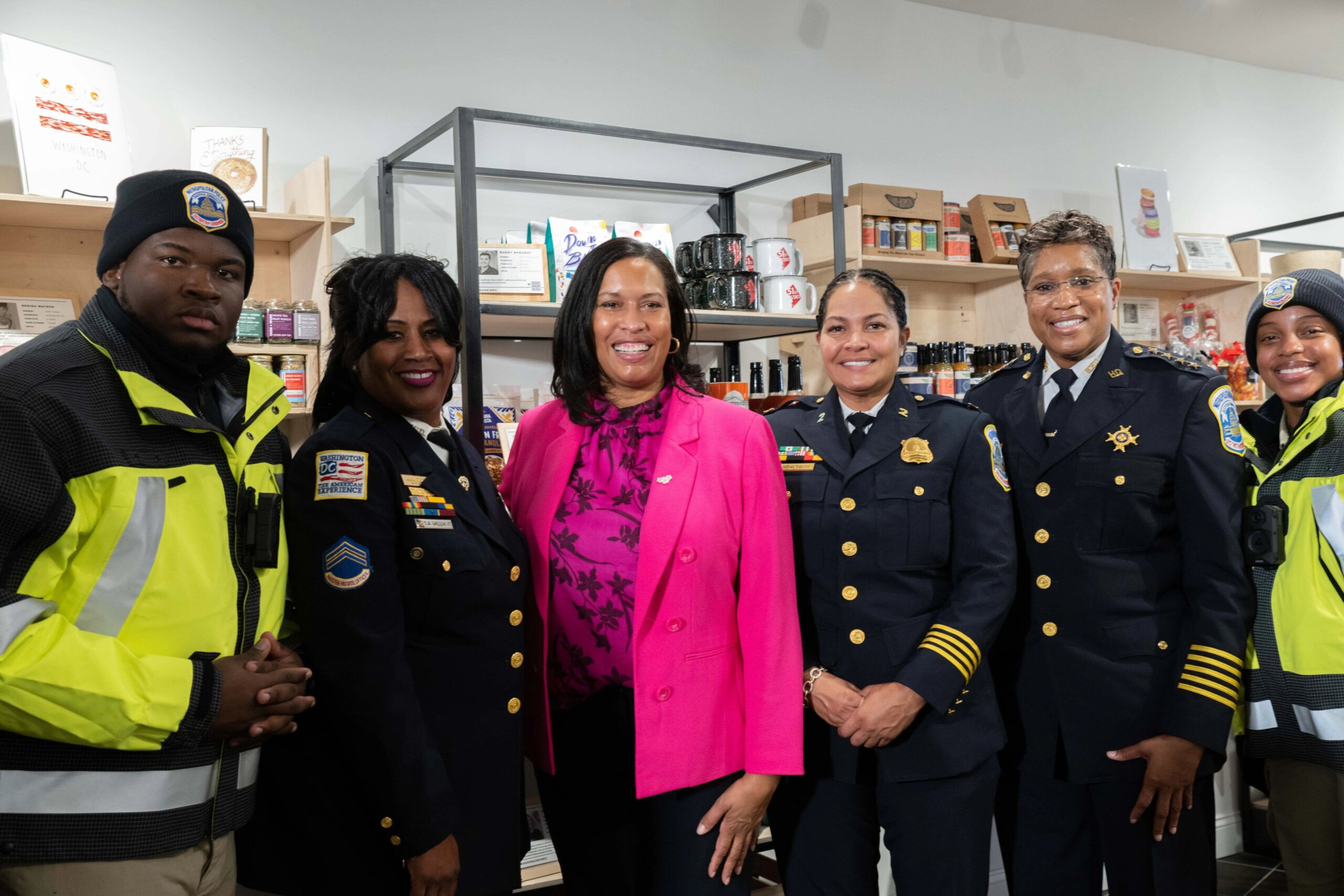 DC’s mayor and police chief urge shoppers to buy local, pledge ...